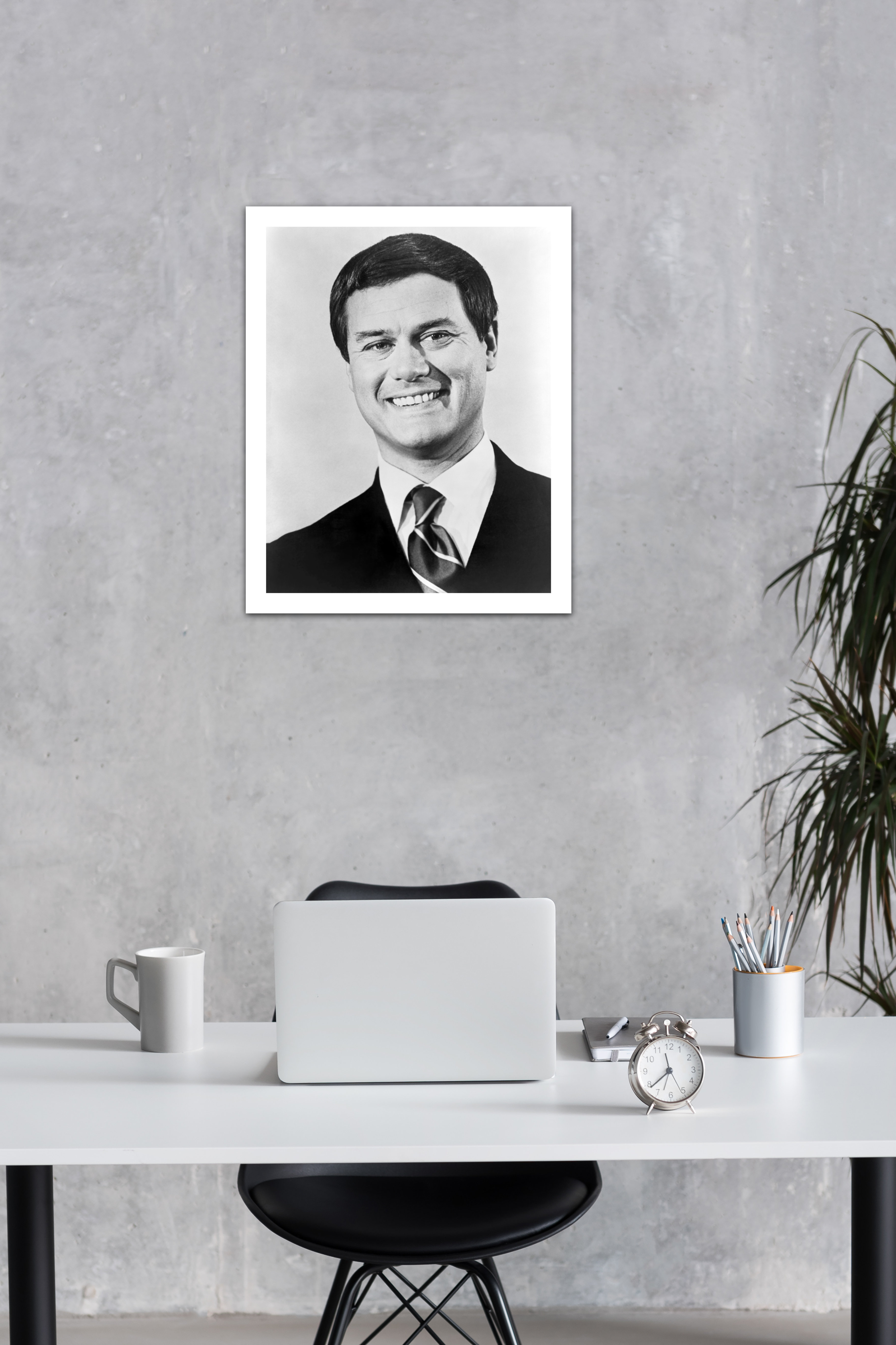 Globe Photos Entertainment & Media Close-up of Smiling Larry Hagman ...