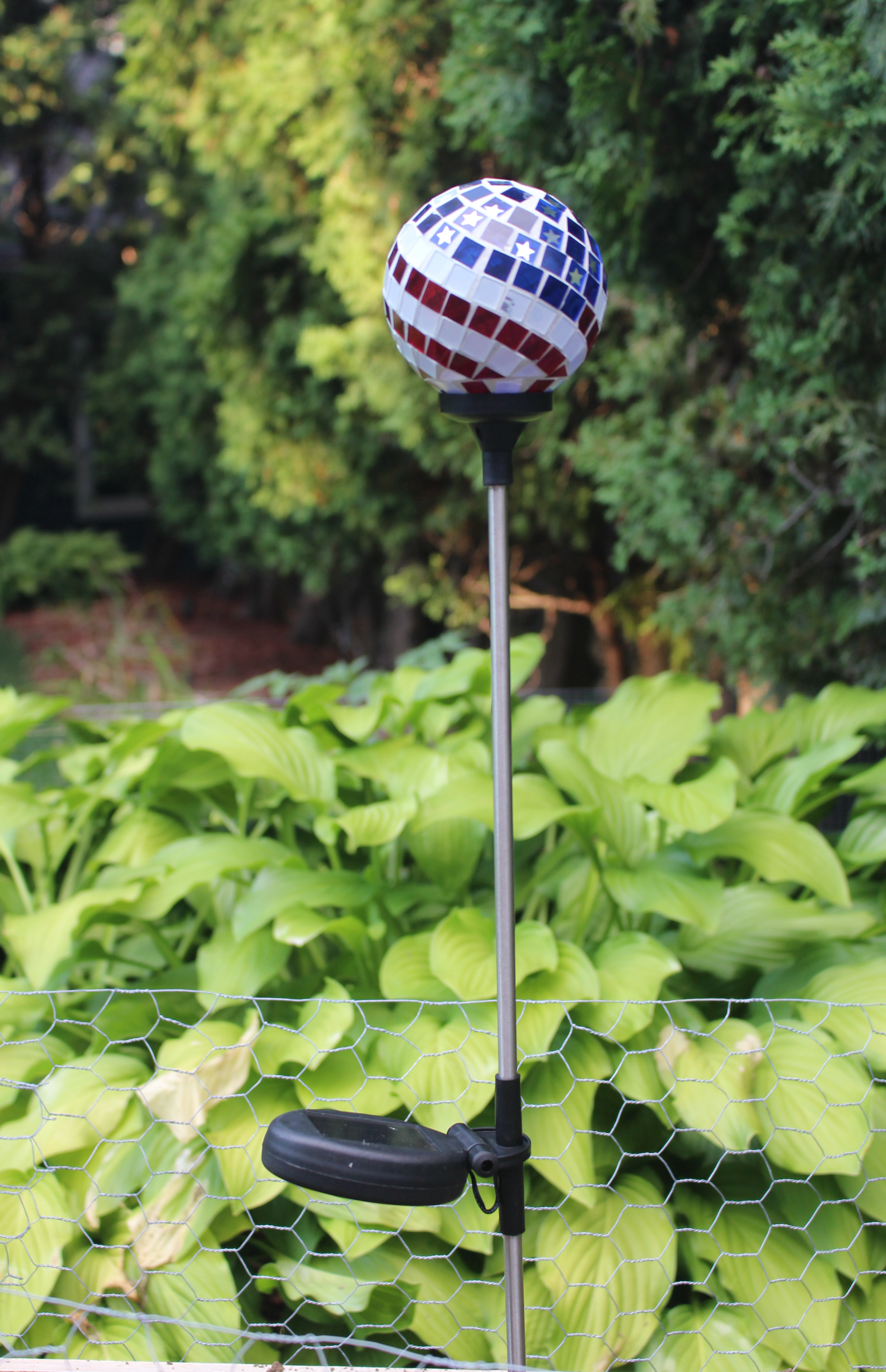 Amples Solar Powered Colouring Changing LED Light Garden American Flag ...