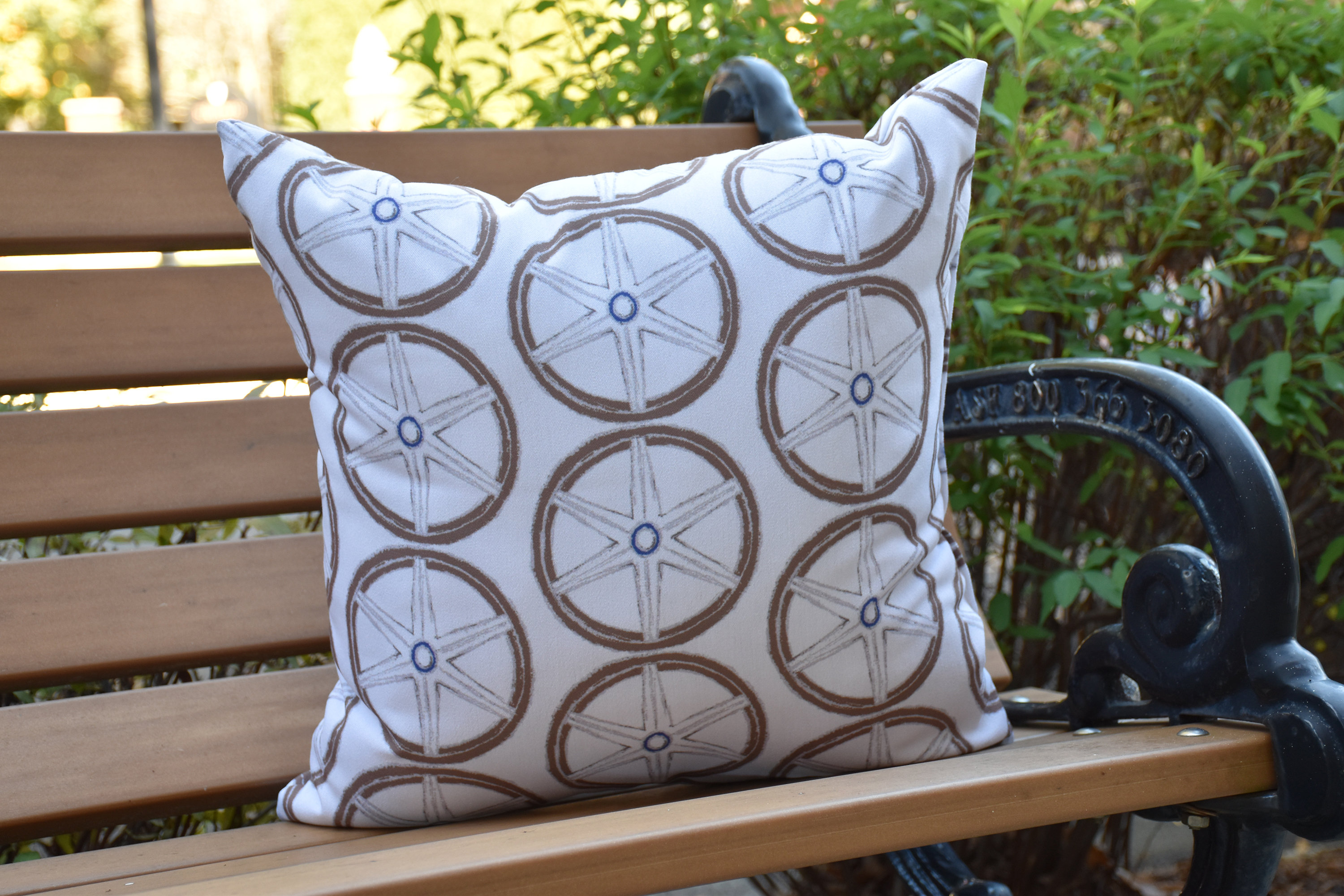 e by design Nantucket Nautical Geo Lines Geometric Print Outdoor Square Pillow Cover & Insert ...