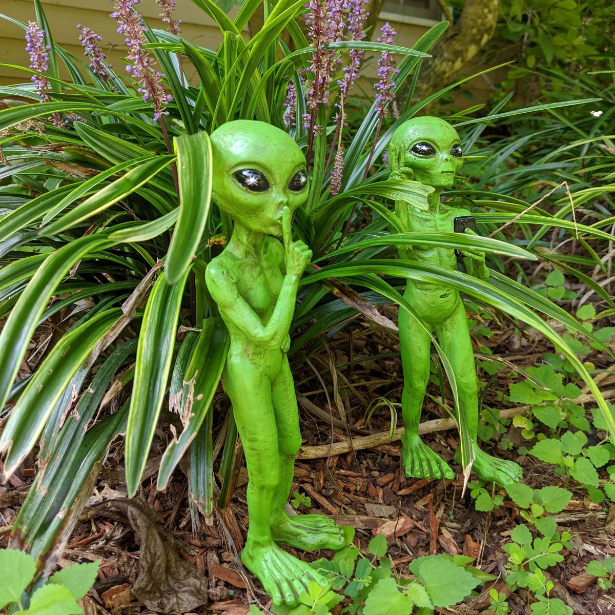 Arlmont & Co. Weldin Alien Statues 2 Piece Garden Stake Set & Reviews ...