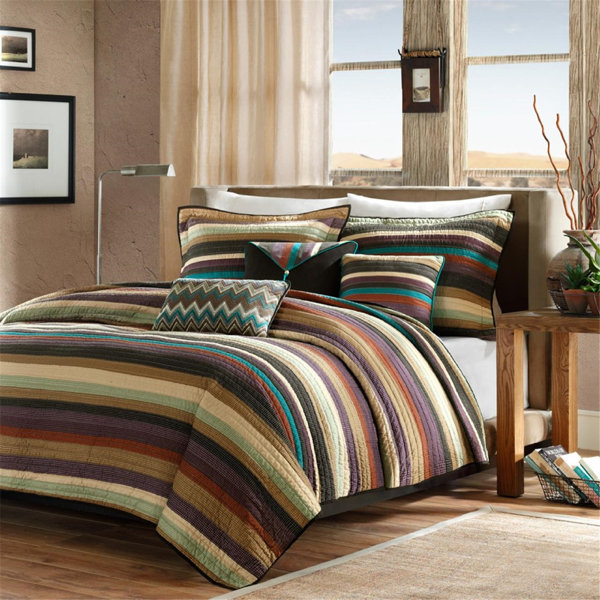 Xylbina Yosemite Lodge Reversible Quilt Set With Decorative Pillows ...