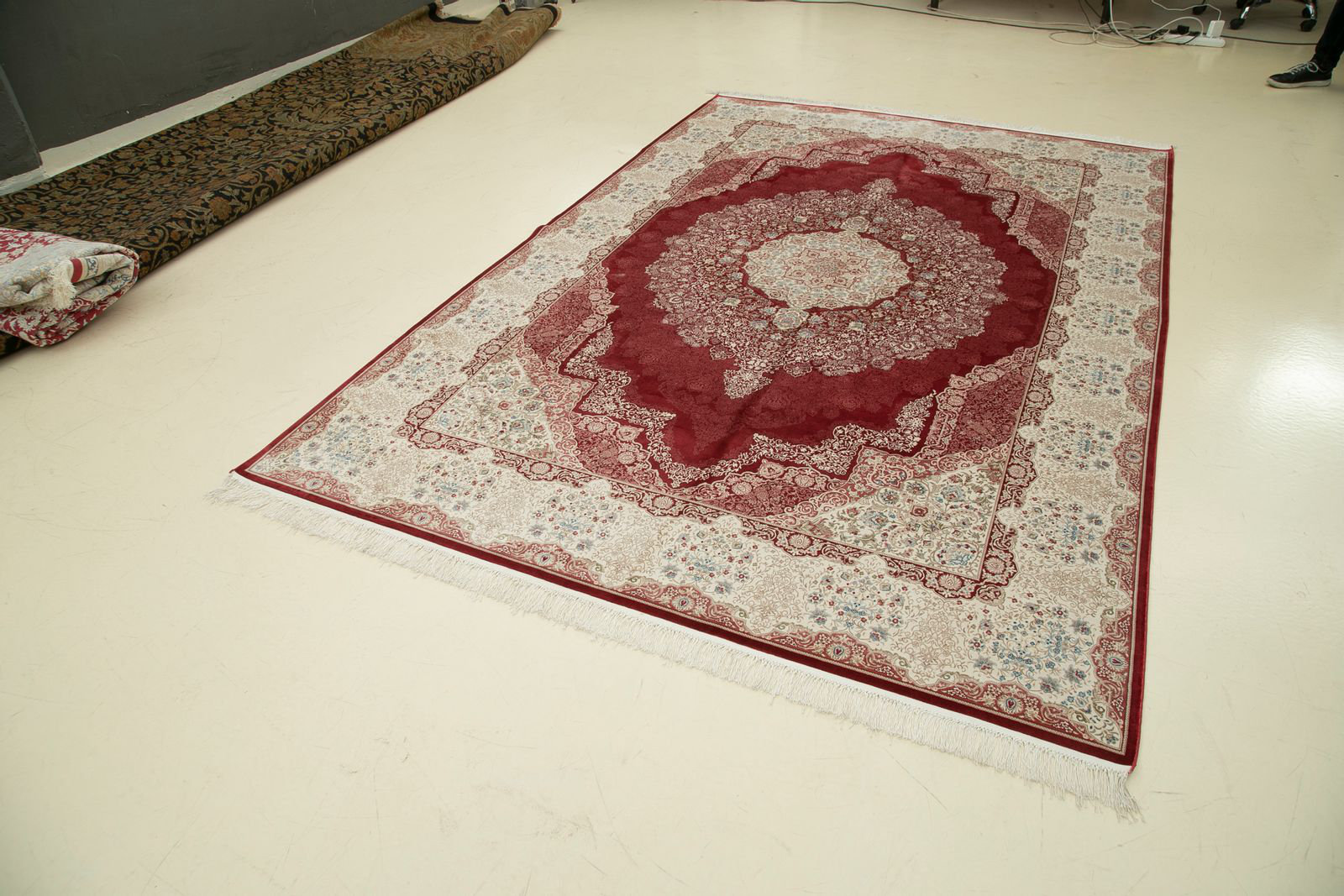 Home and Rugs 6'6" x 9'6" Hand Tufted Traditional Antep Area Rug | Wayfair