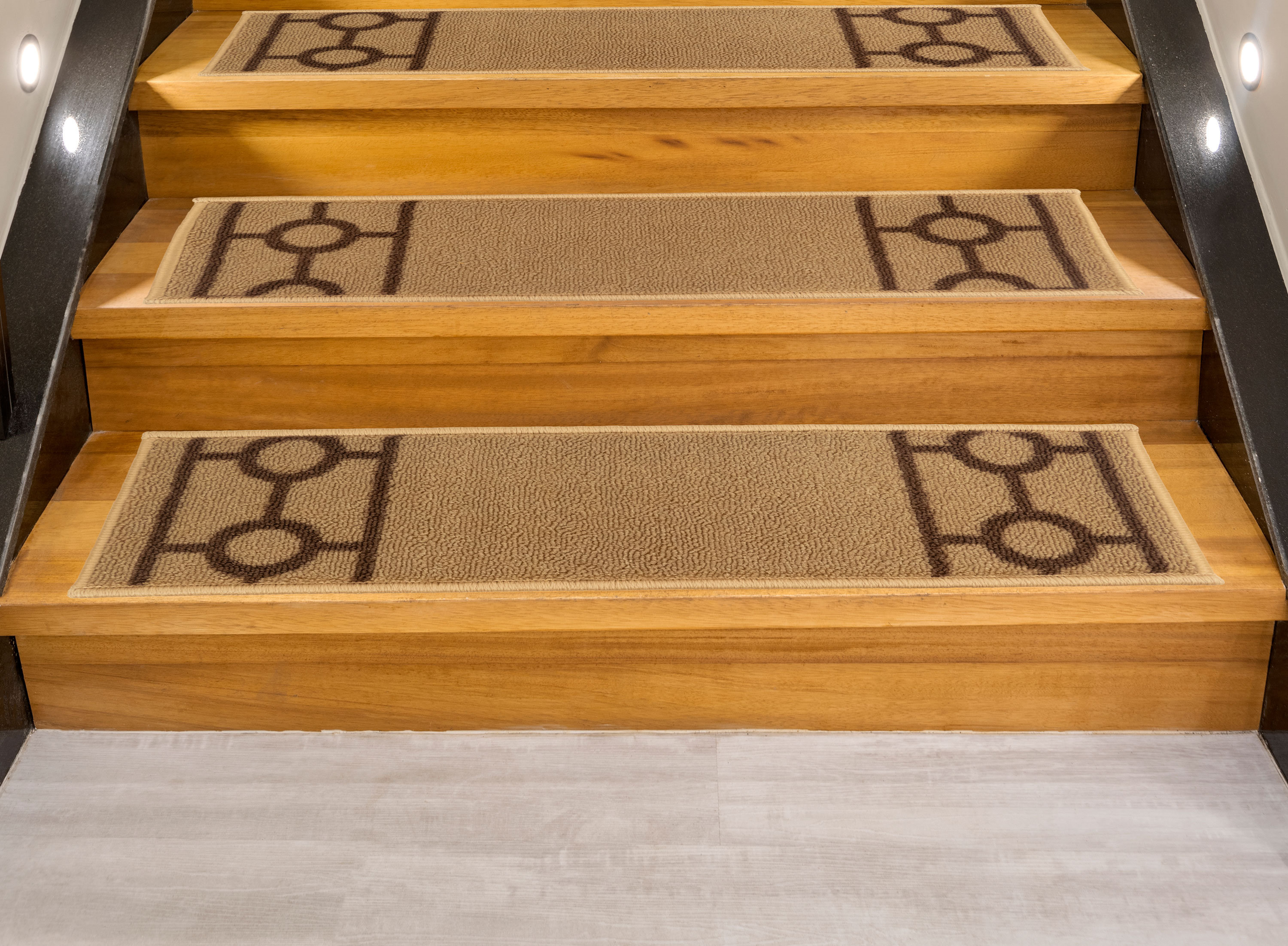 Breakwater Bay Slip Resistant Machine Washable Chain Bordered Beige Low ...