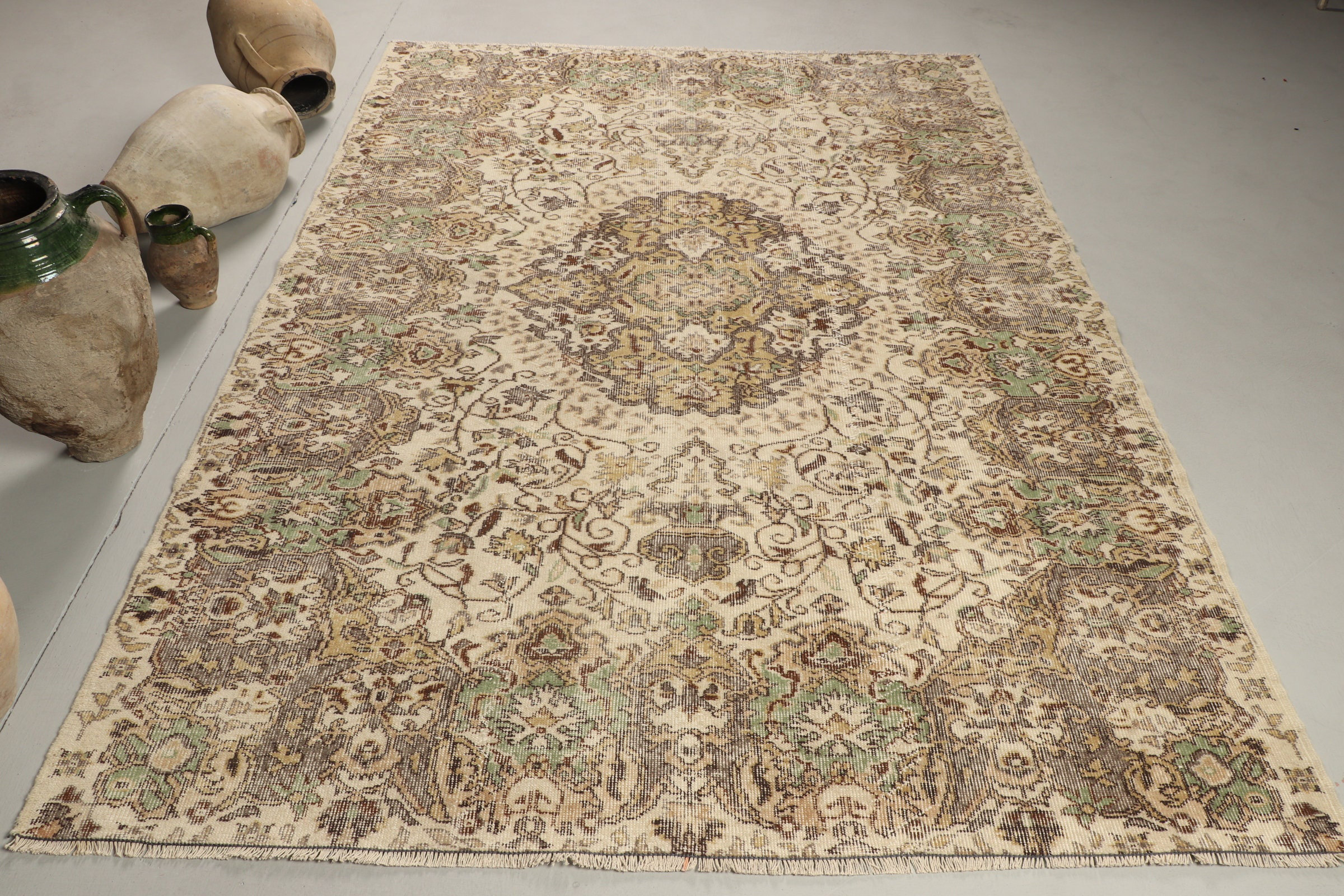 Darby Home Co Handcrafted Beige And Green Turkish Rug With Elegant ...