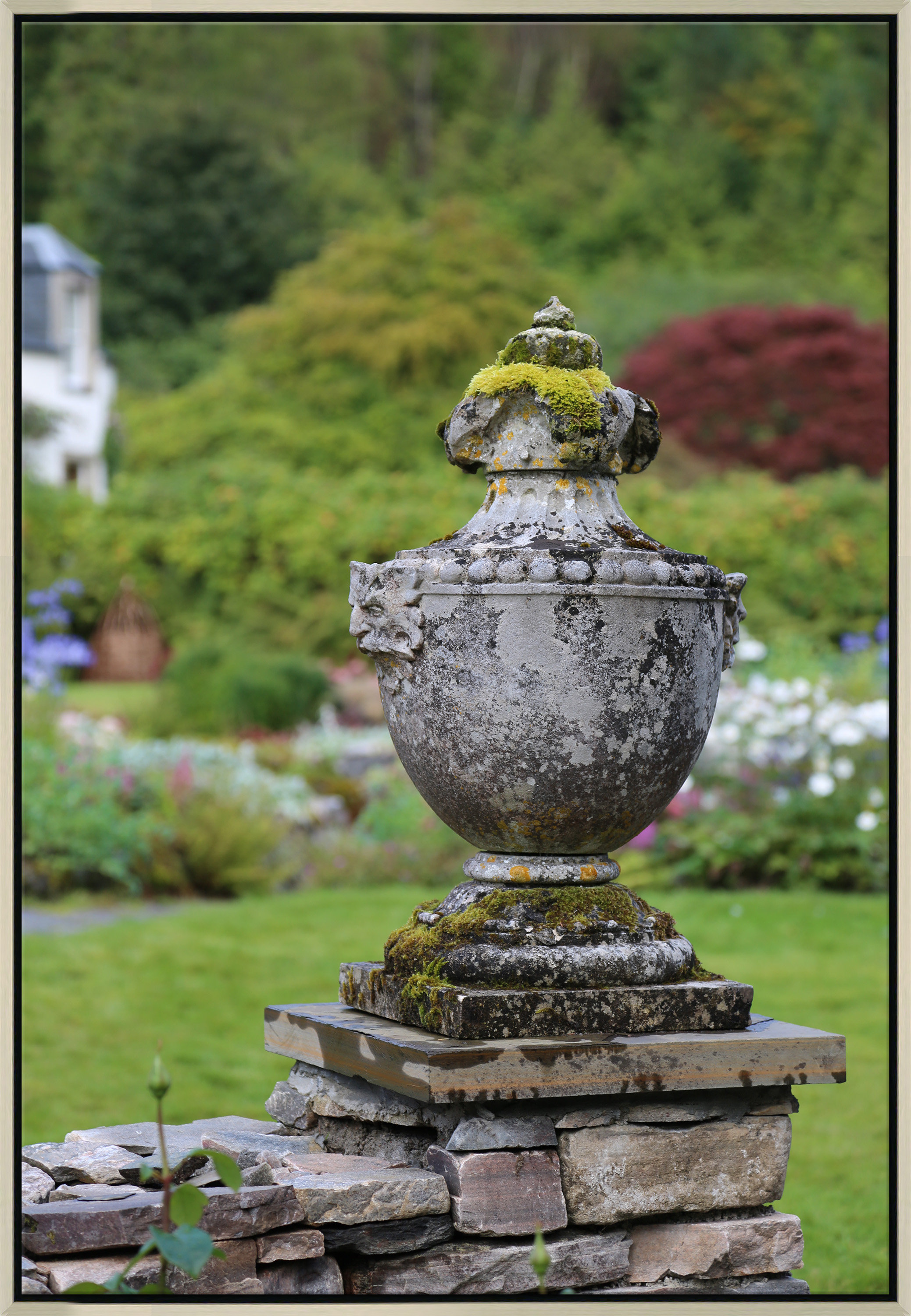 Soicher-Marin Charlotte Moss " A Garden Urn " by Charlotte Moss ...