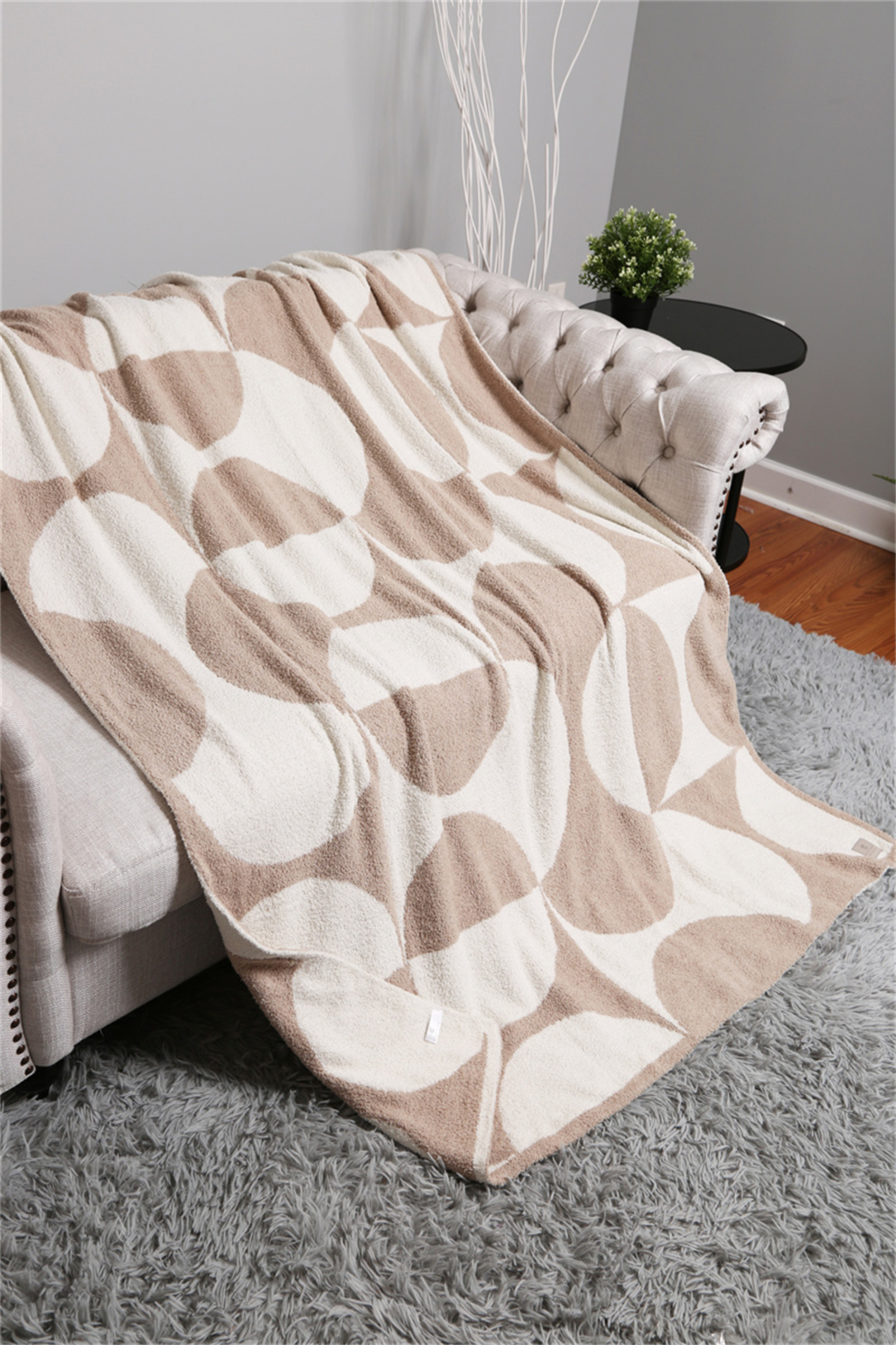 COMFYLUXE Overlapping Circle Pattern Luxury Soft Throw Blanket - BEIGE ...