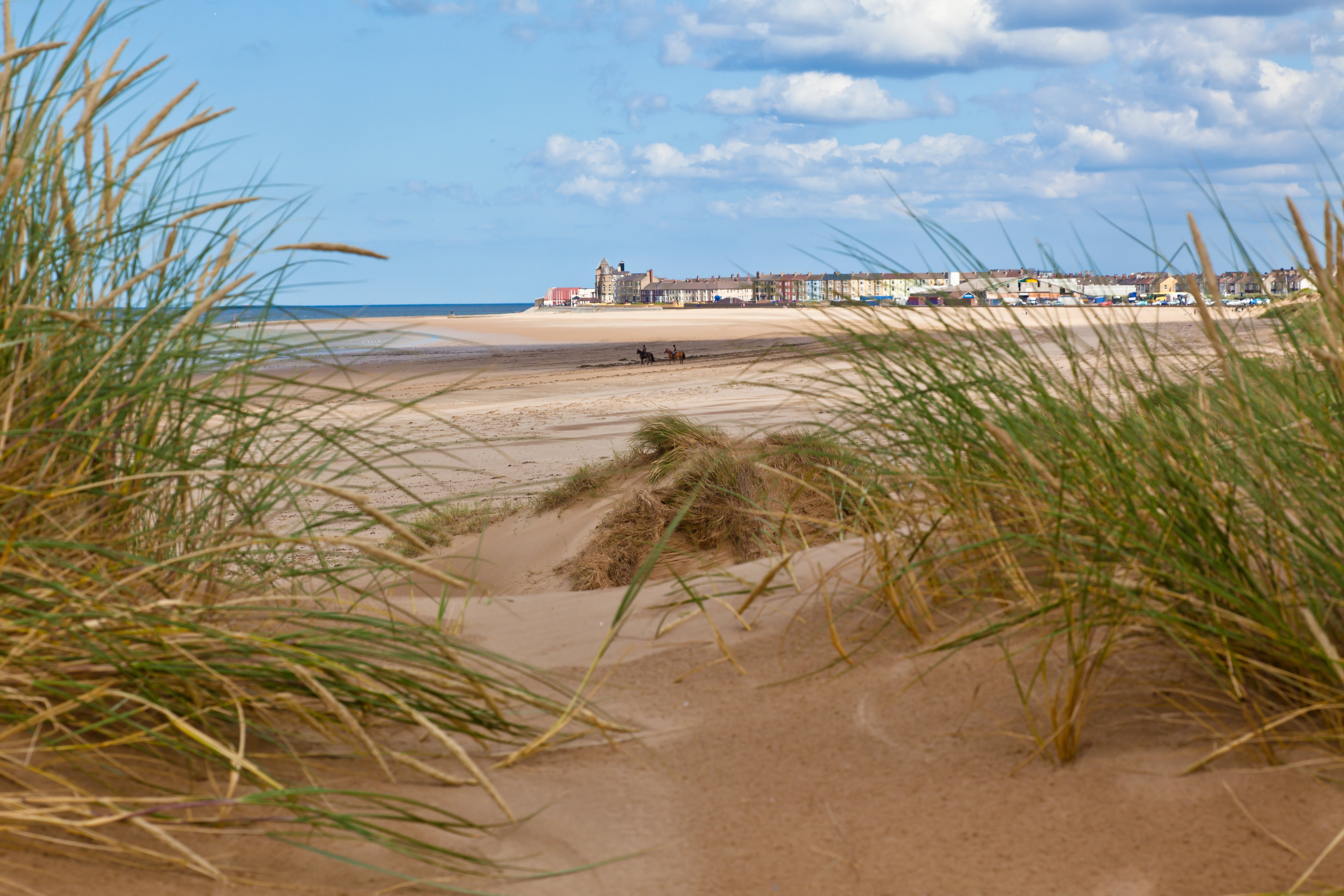 Rosecliff Heights Jessenia Redcar Beach - Wrapped Canvas Photograph ...