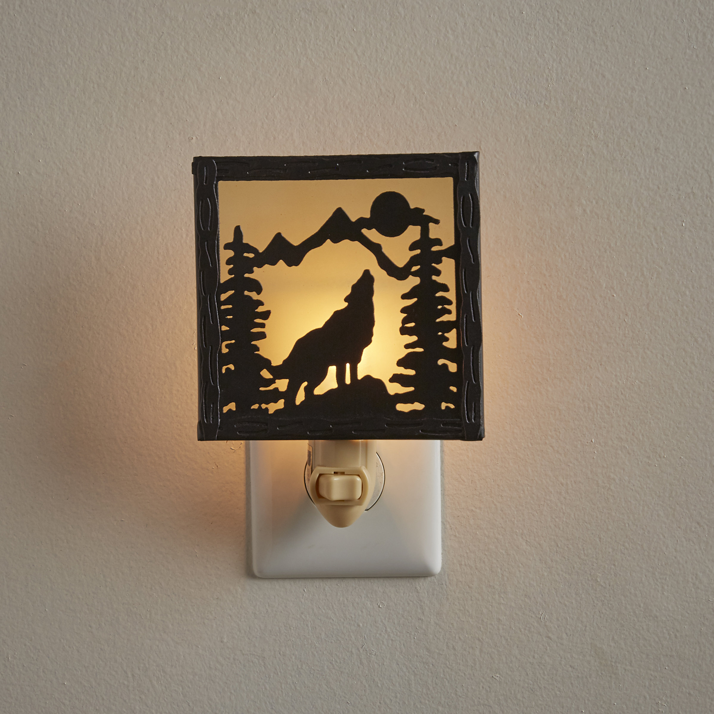 ParkDesignsSplitP Wolf Night Light | Wayfair