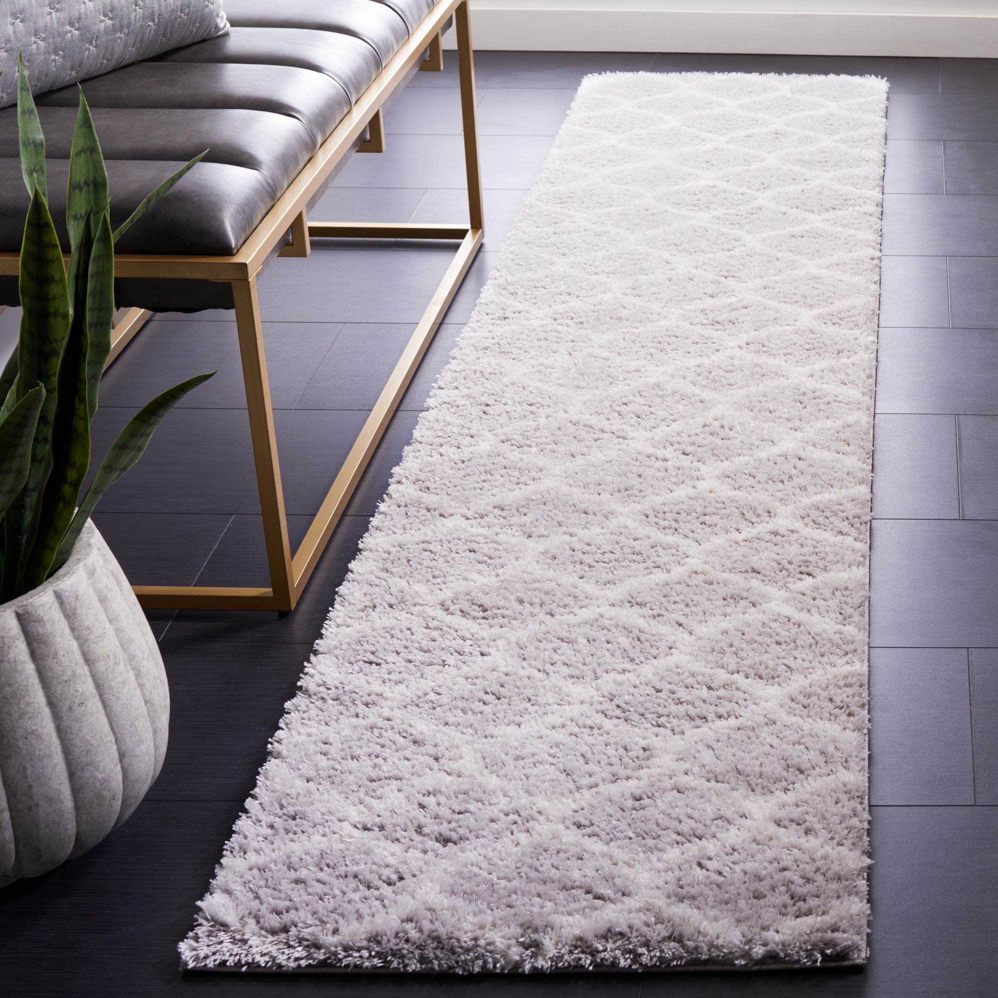 House of Hampton Fleuriane Geometric Light Grey/White Area Rug ...