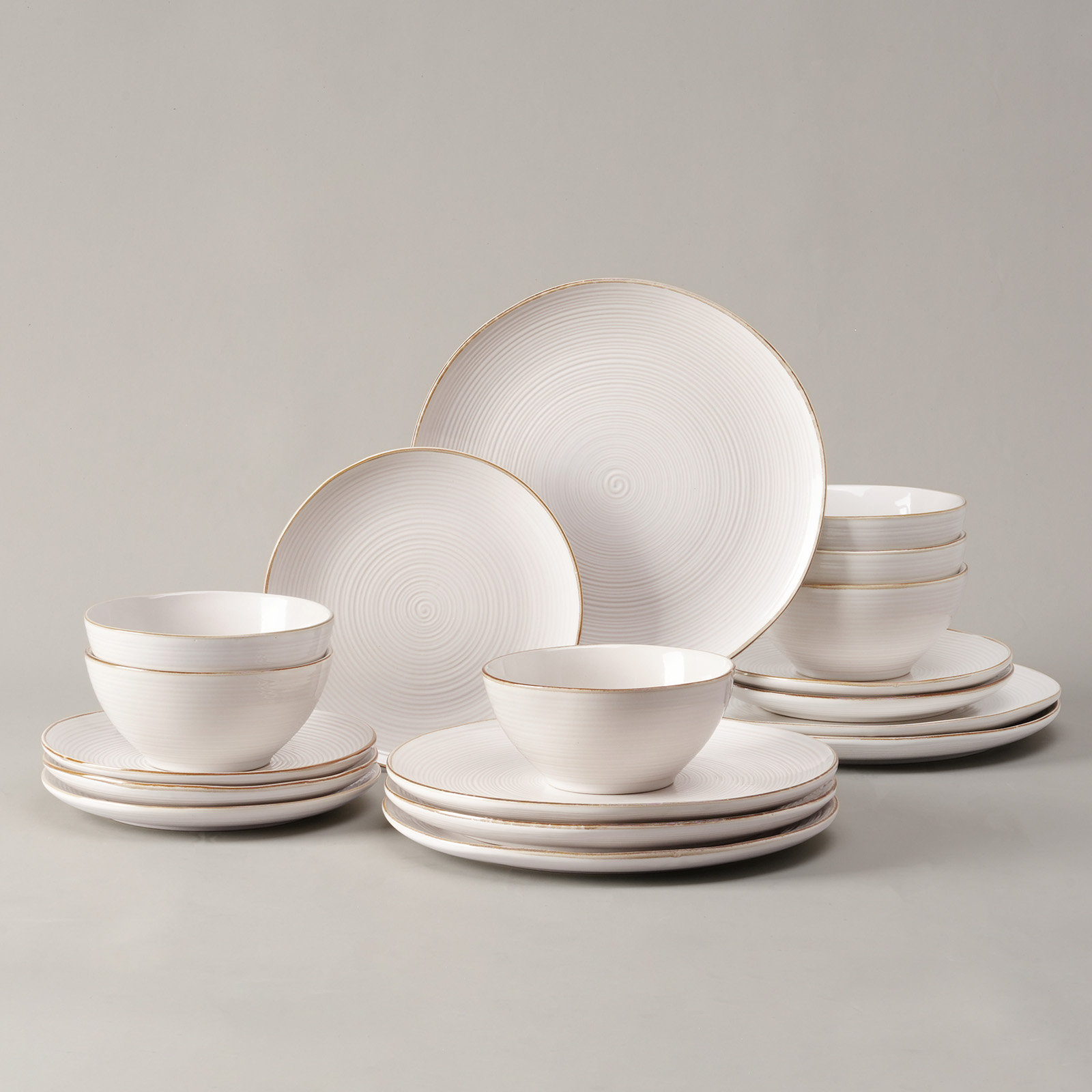 Famiware 18 Piece Dinnerware Sets, Plates And Bowls Sets for 6 ...