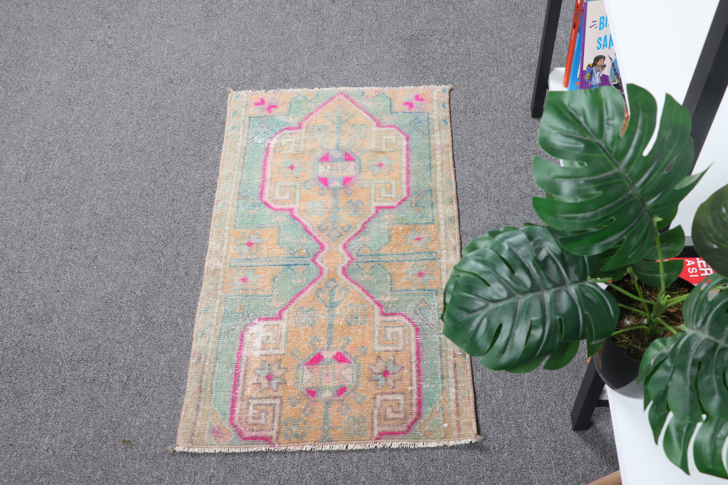 Astoria Grand Unique Green and Pink Geometric Patterned Handwoven ...