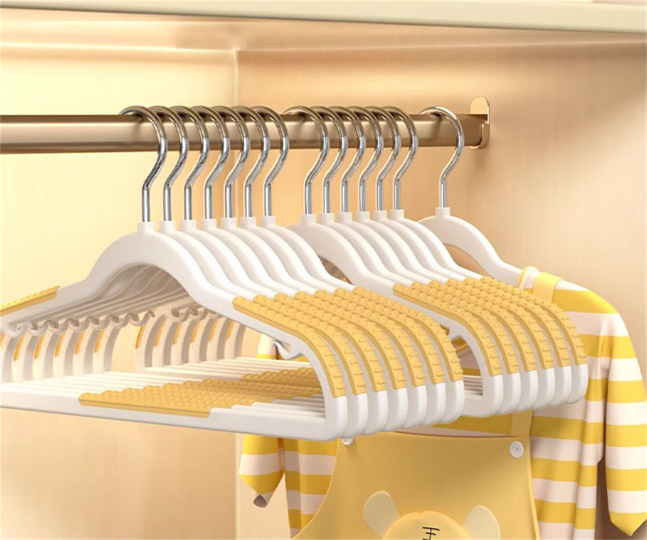 Rebrilliant Small Anti-Slip Plastic Hanger | Wayfair