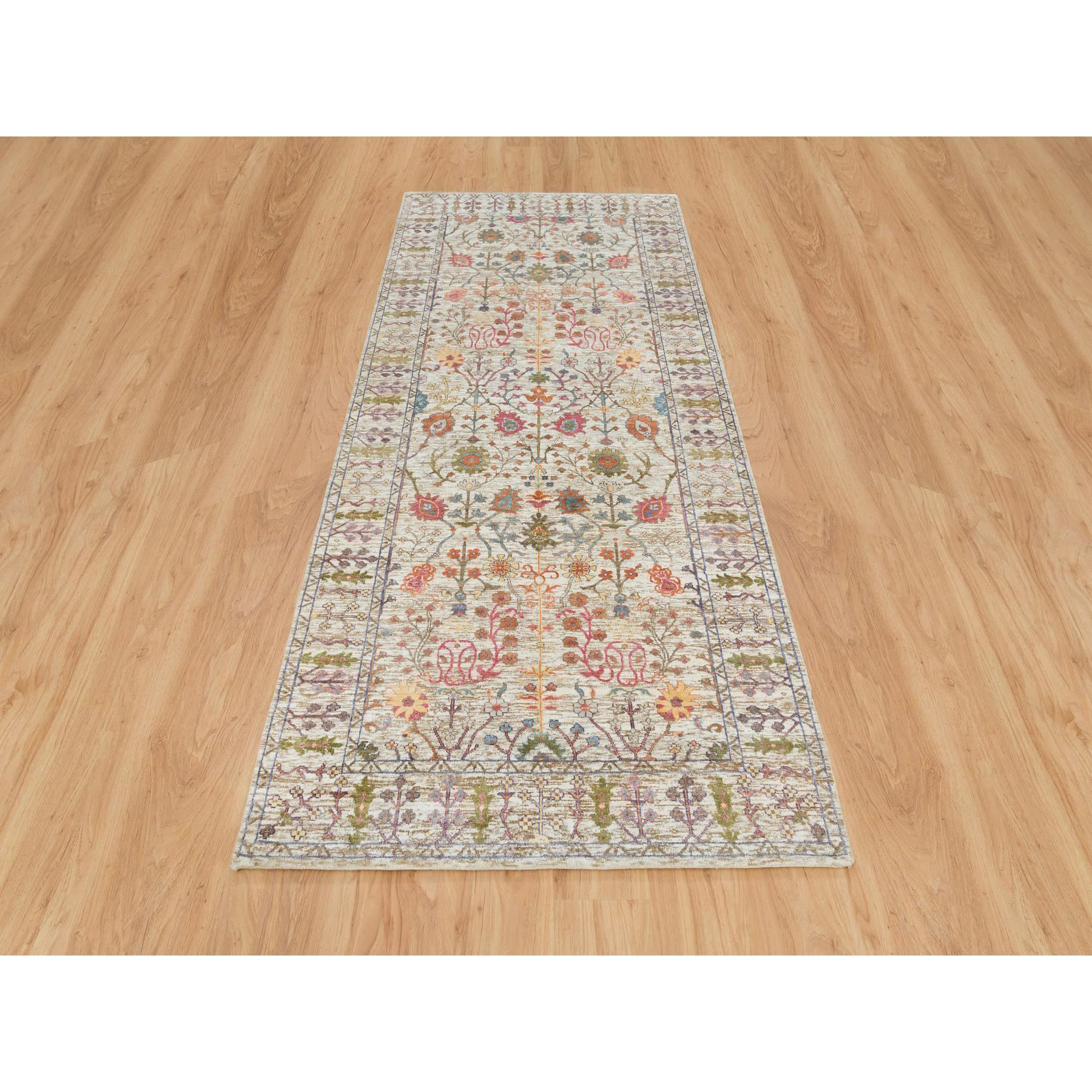 Everly Quinn 4'3"x10' Taupe Directional Vase Design Silk/Wool Hand ...