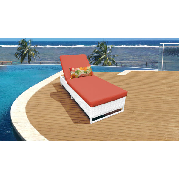 Wade Logan® Chaise longue d'extérieur avec coussin Ayriel - Wayfair Canada