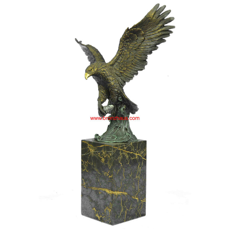 Loon Peak® Abomma Swooping Eagle Catching Fish Hot Cast Wildlife Bronze ...