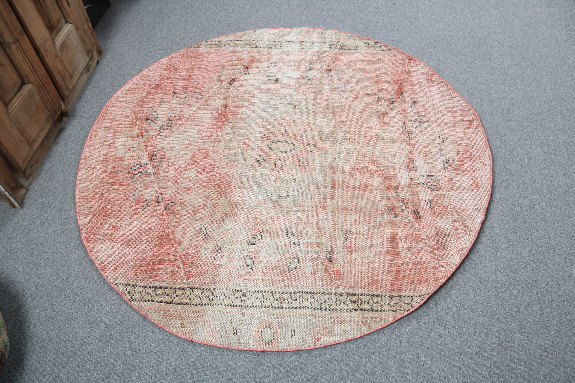 Bungalow Rose Elegant Round Turkish Rug in Unique Oriental Design with ...