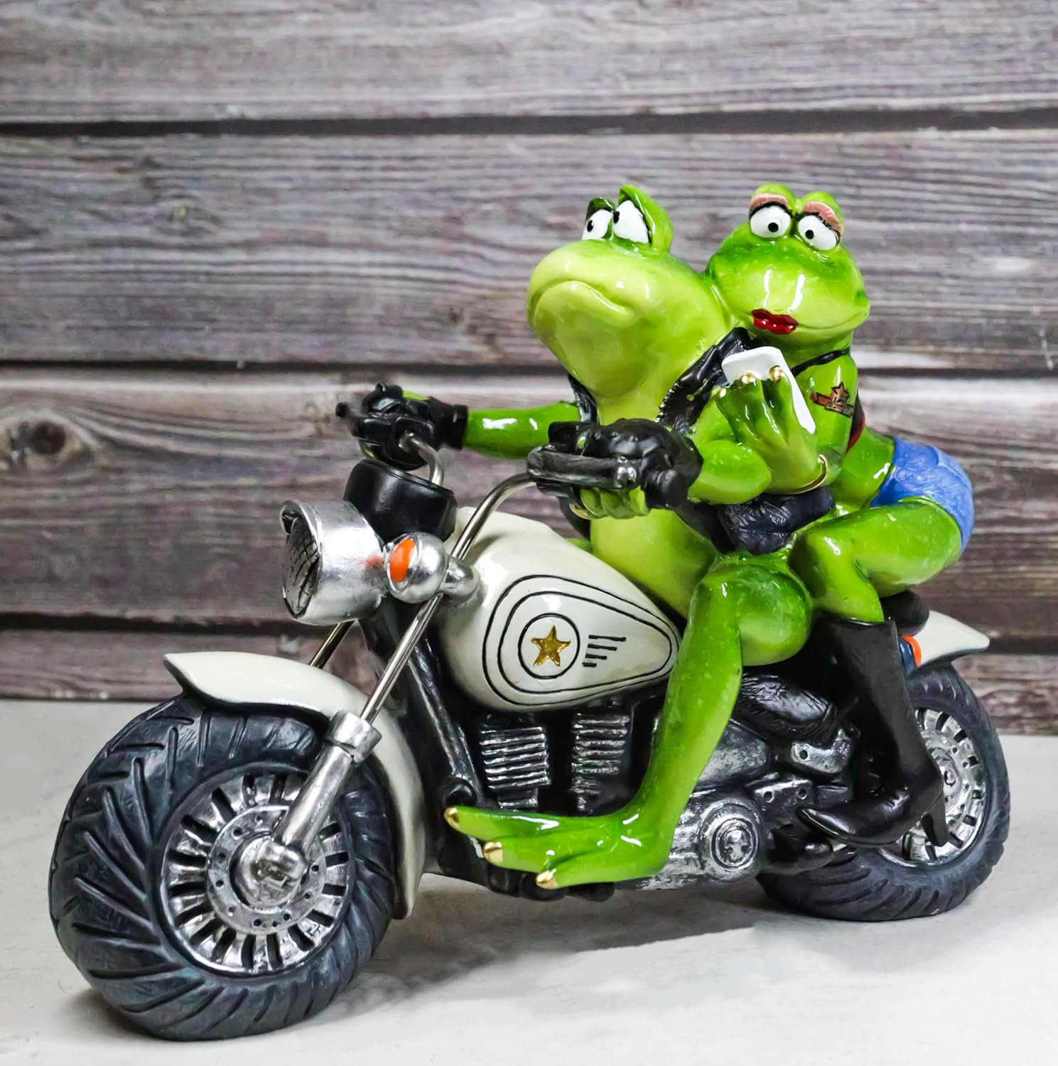 Trinx All American Biker Frogs Couple Taking Selfie On Chopper ...