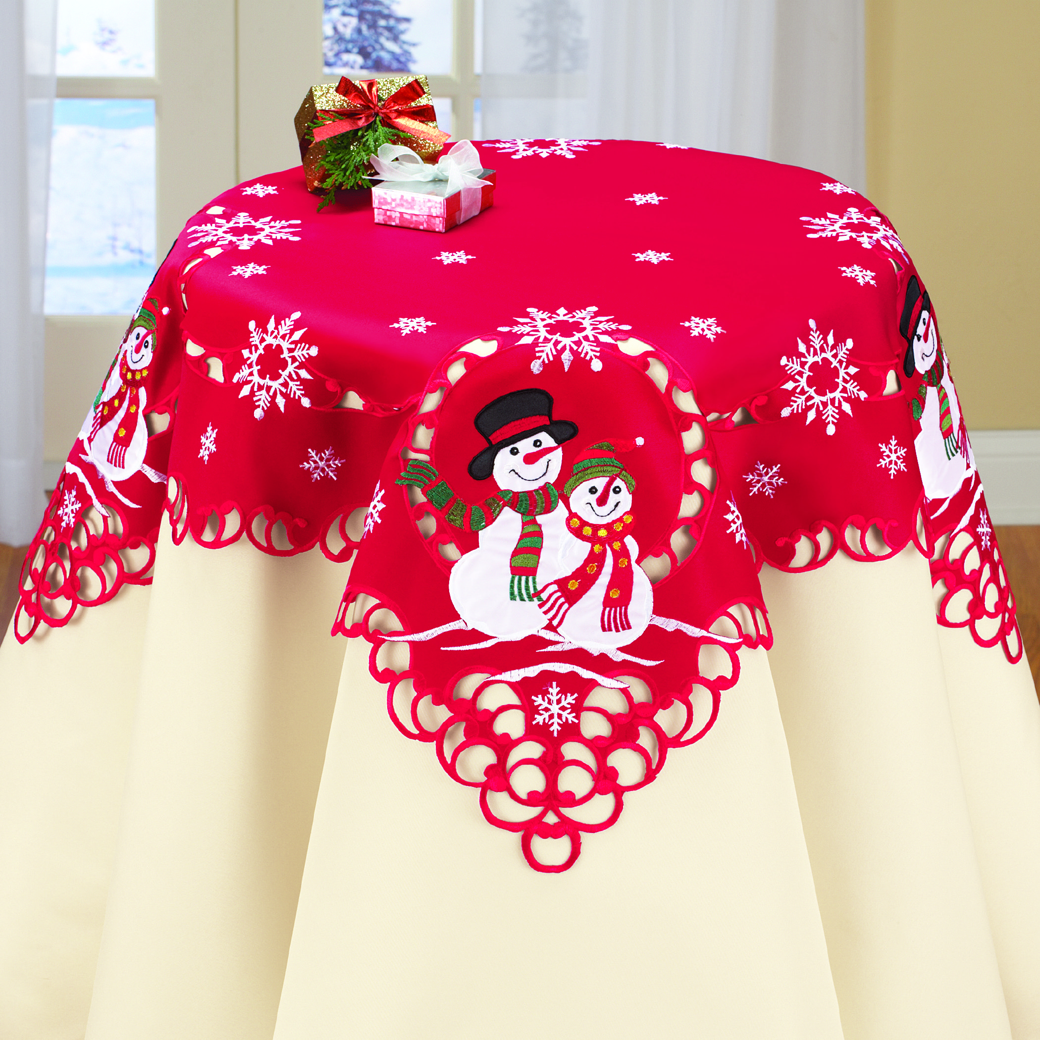 The Holiday Aisle® Reimund Square Christmas Tablecloth & Reviews | Wayfair