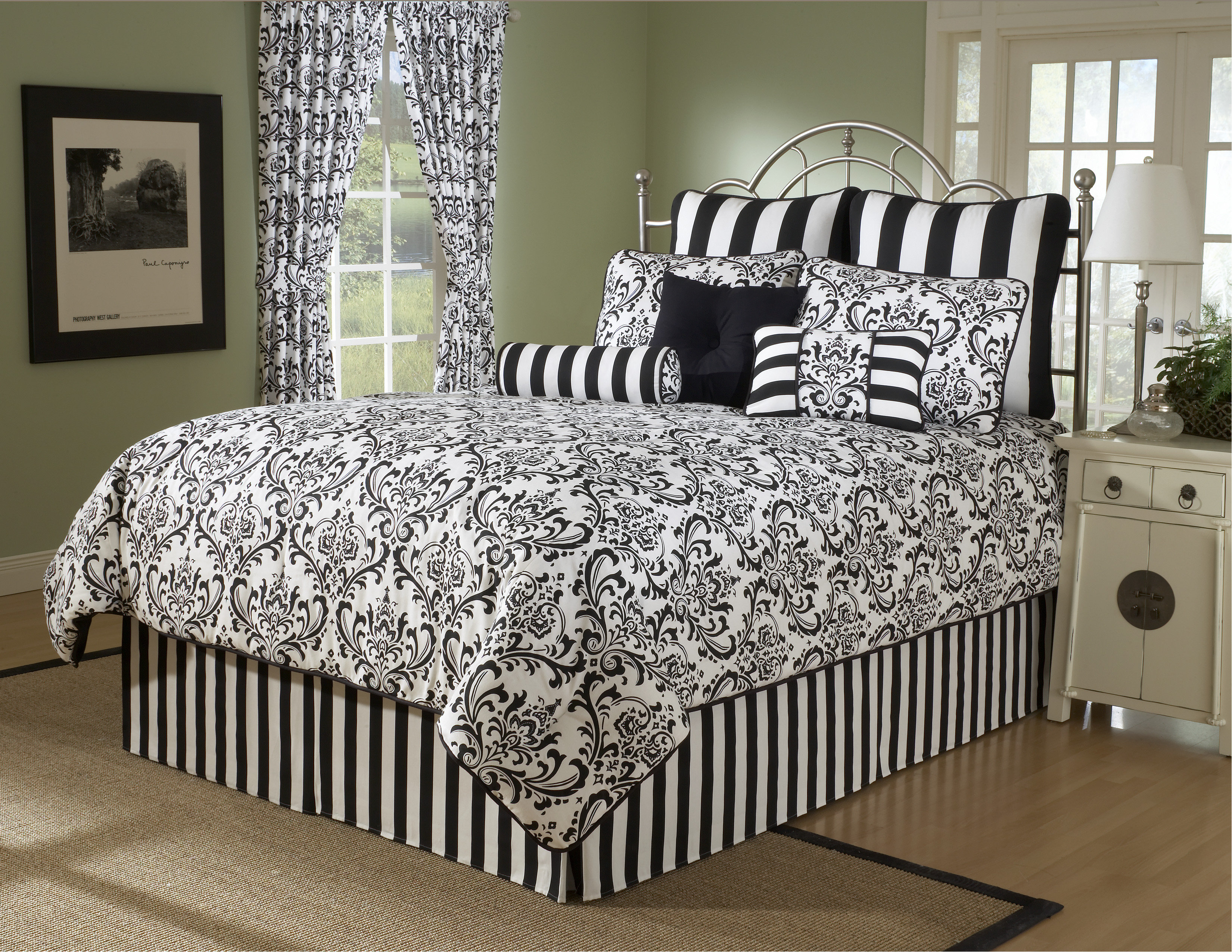Victor Mill damask medallion black and white duvet Set | Wayfair