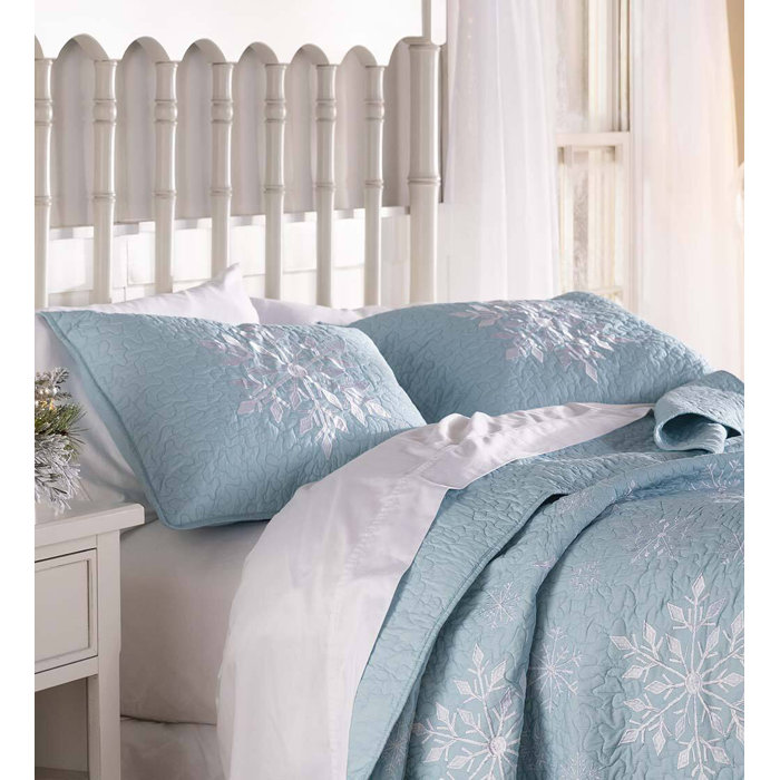 Plow & Hearth King Falling Snowflakes Cotton Quilt Set - Includes 1 ...