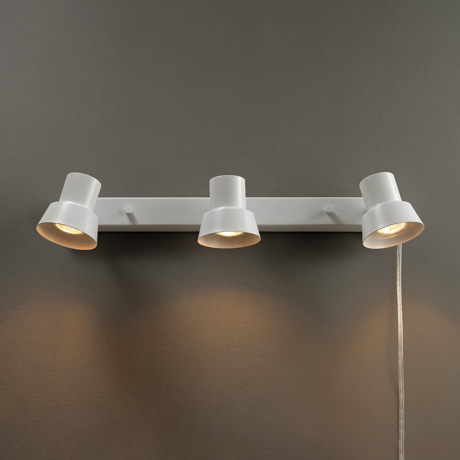 Globe Electric Company 22 Inch 3-Light Plug-In Track Lighting with ...