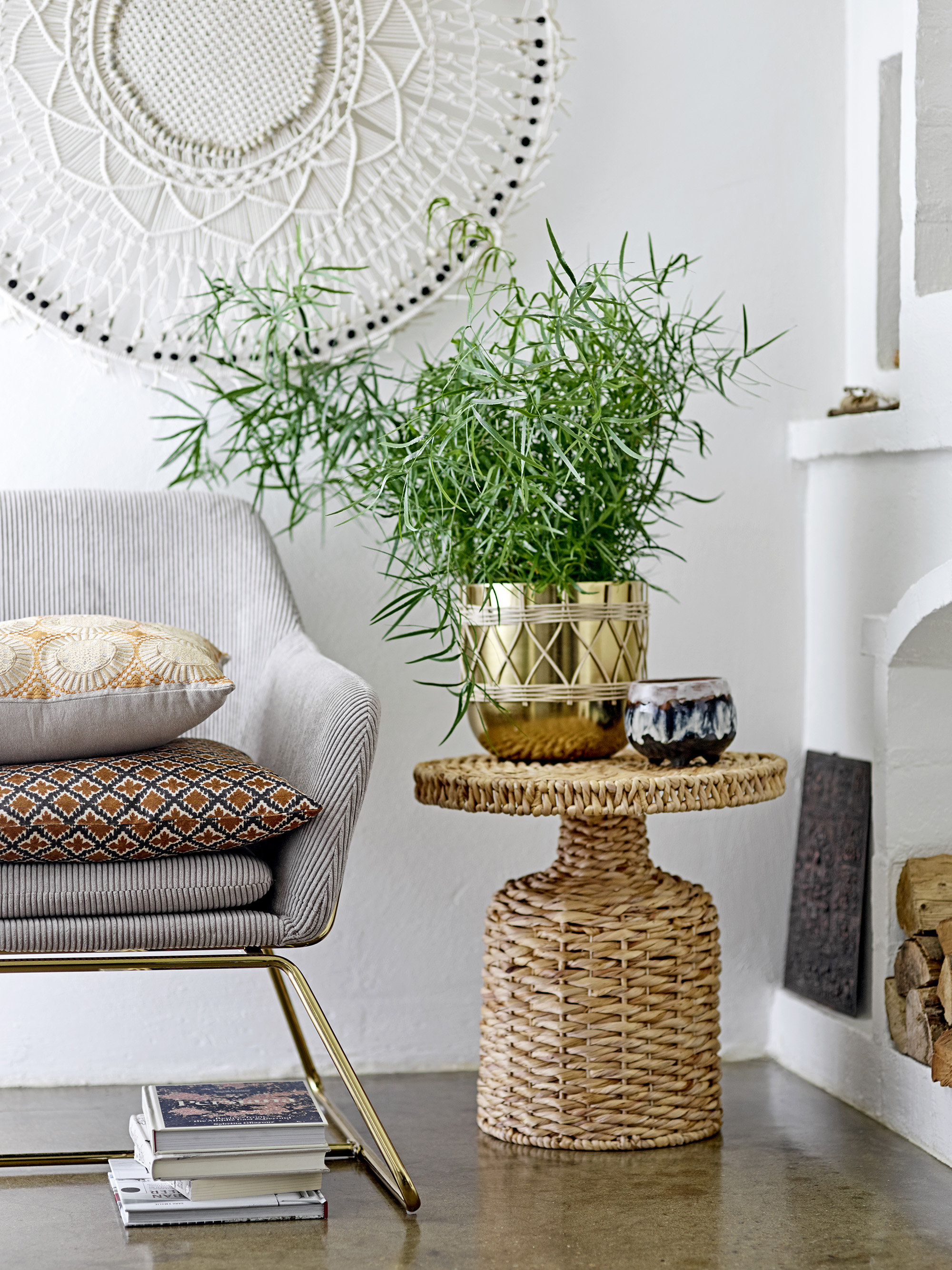 Rosecliff Heights Round Water Hyacinth End Table & Reviews - Wayfair Canada