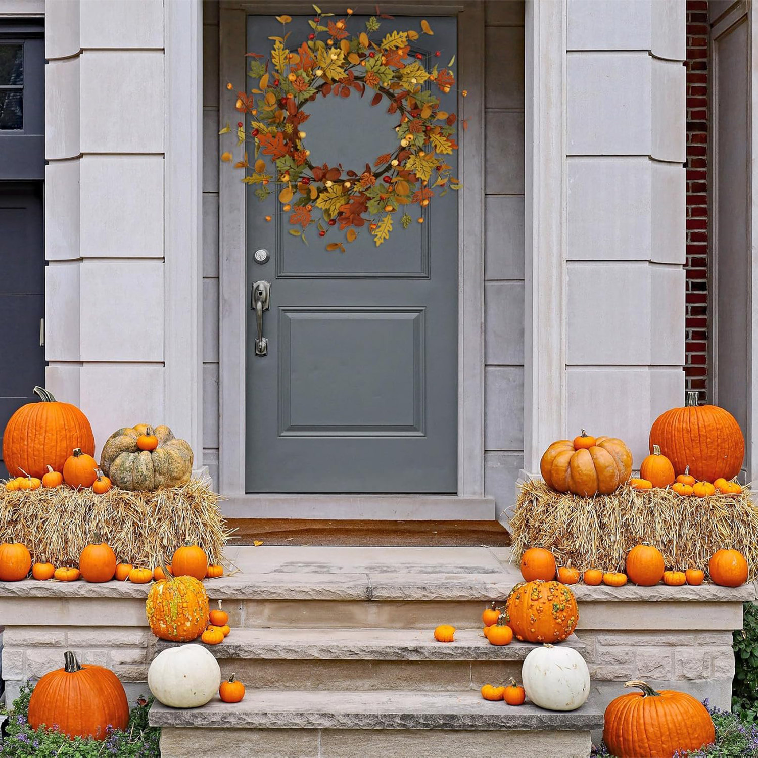 Primrue Autumn garlands, currants, oak leaves, acorns, berries, pine ...