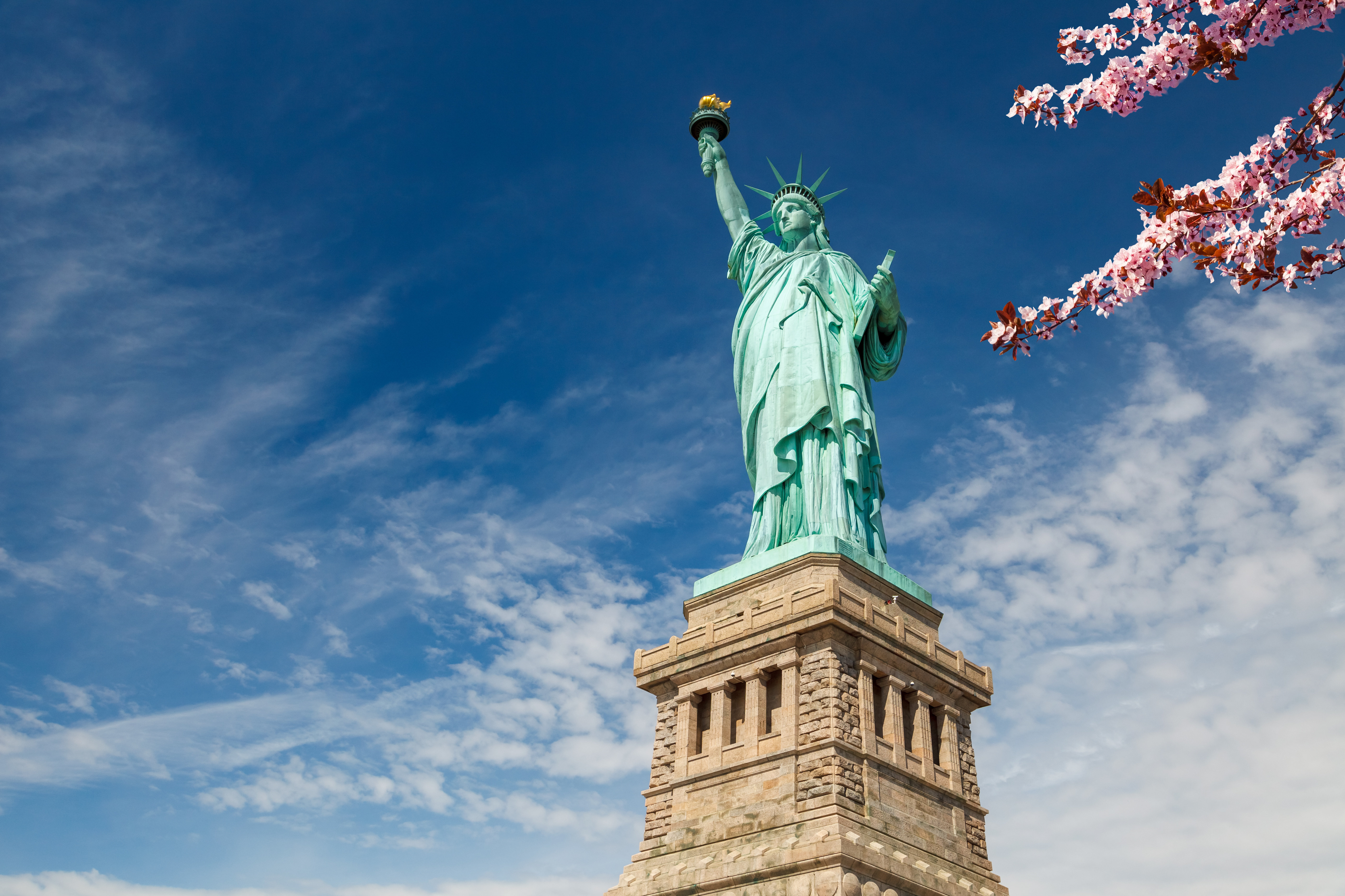 17 Stories Statue of Liberty by Sborisov - Wrapped Canvas Photograph ...