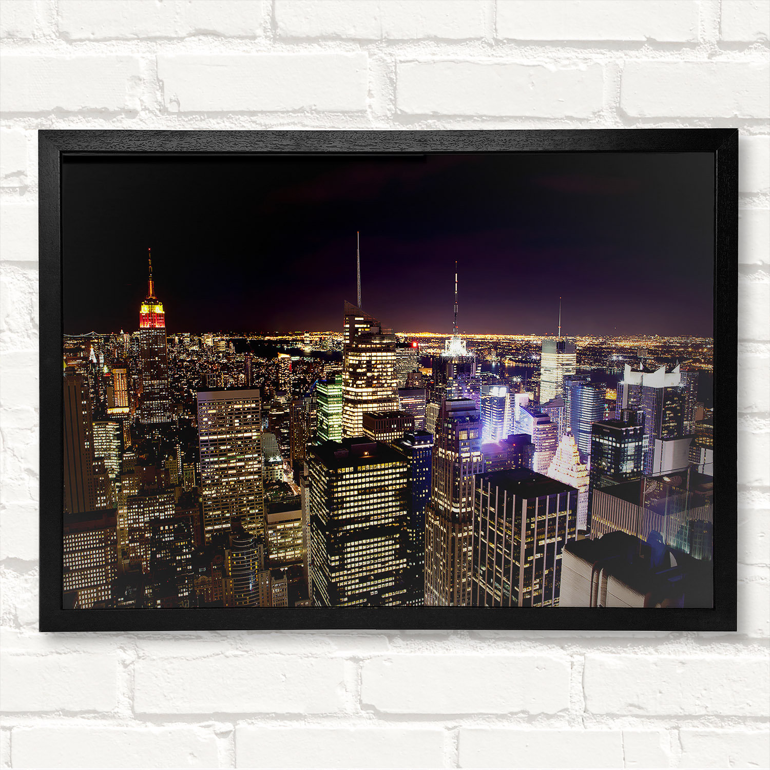 Latitude Run Nyc Empire State Building Red Glow Night - Closed Corner ...