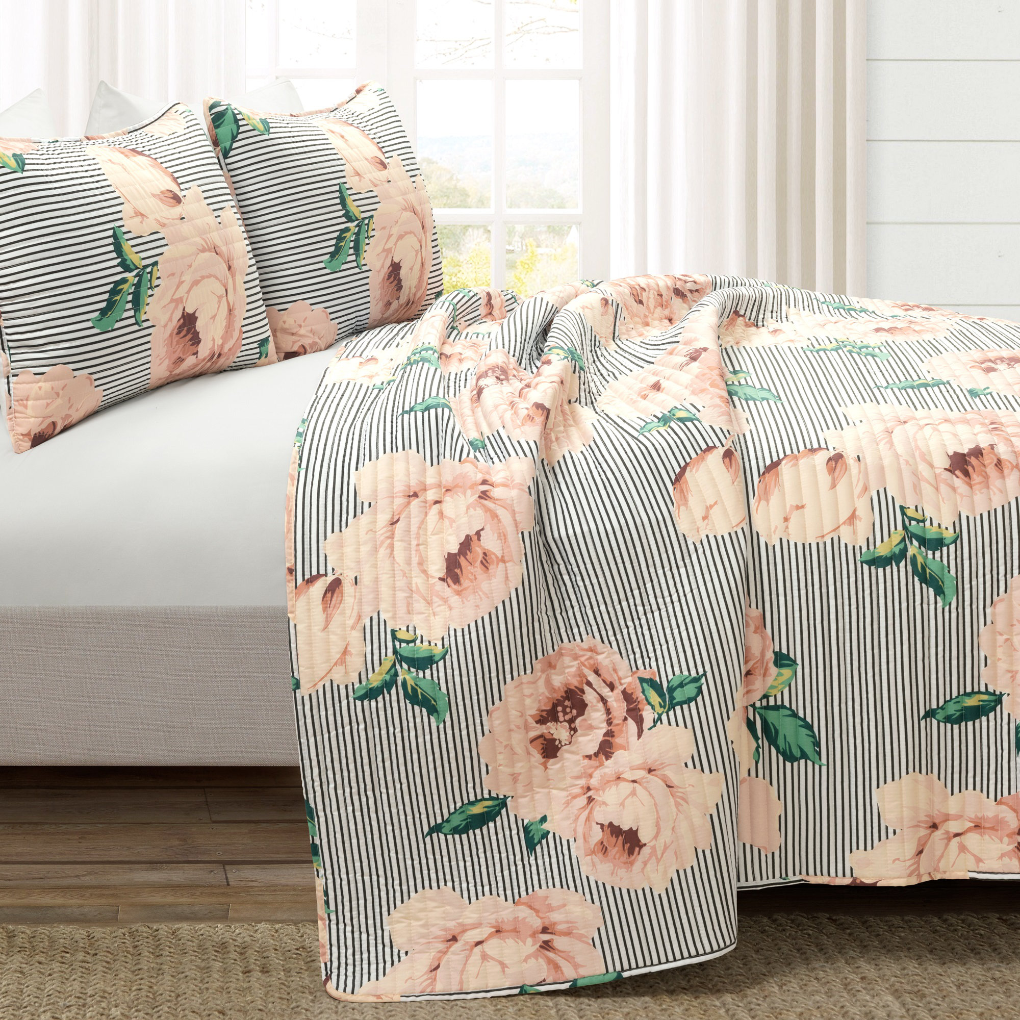 Lush Decor Mira Vintage Floral Oversized Quilt Dusty Rose/Black 3Pc Set ...