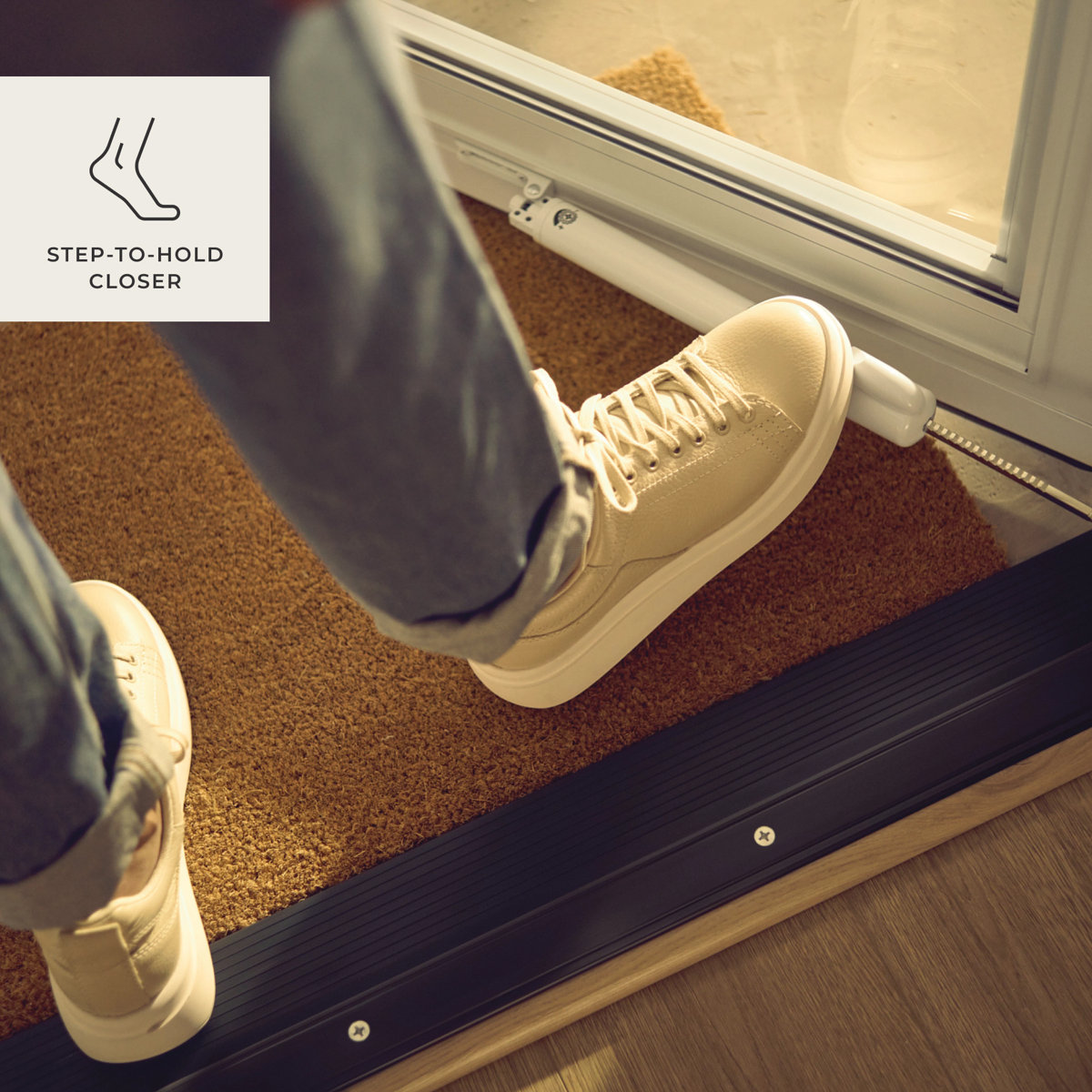 LARSON 80 Series Midview Storm Door with Retractable Screen (handle ...