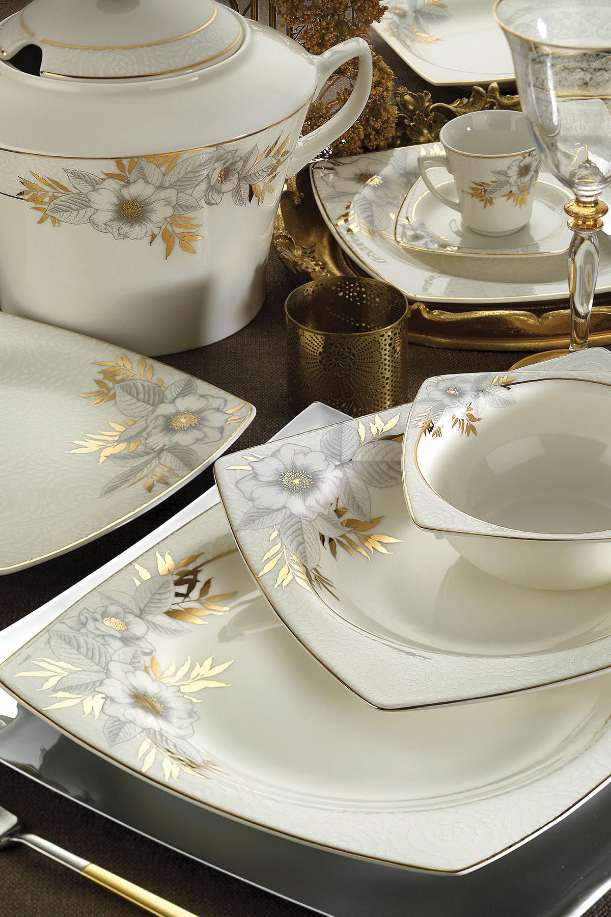 East Urban Home 67 Piece Bone China Dinnerware Set, Service for 12 ...