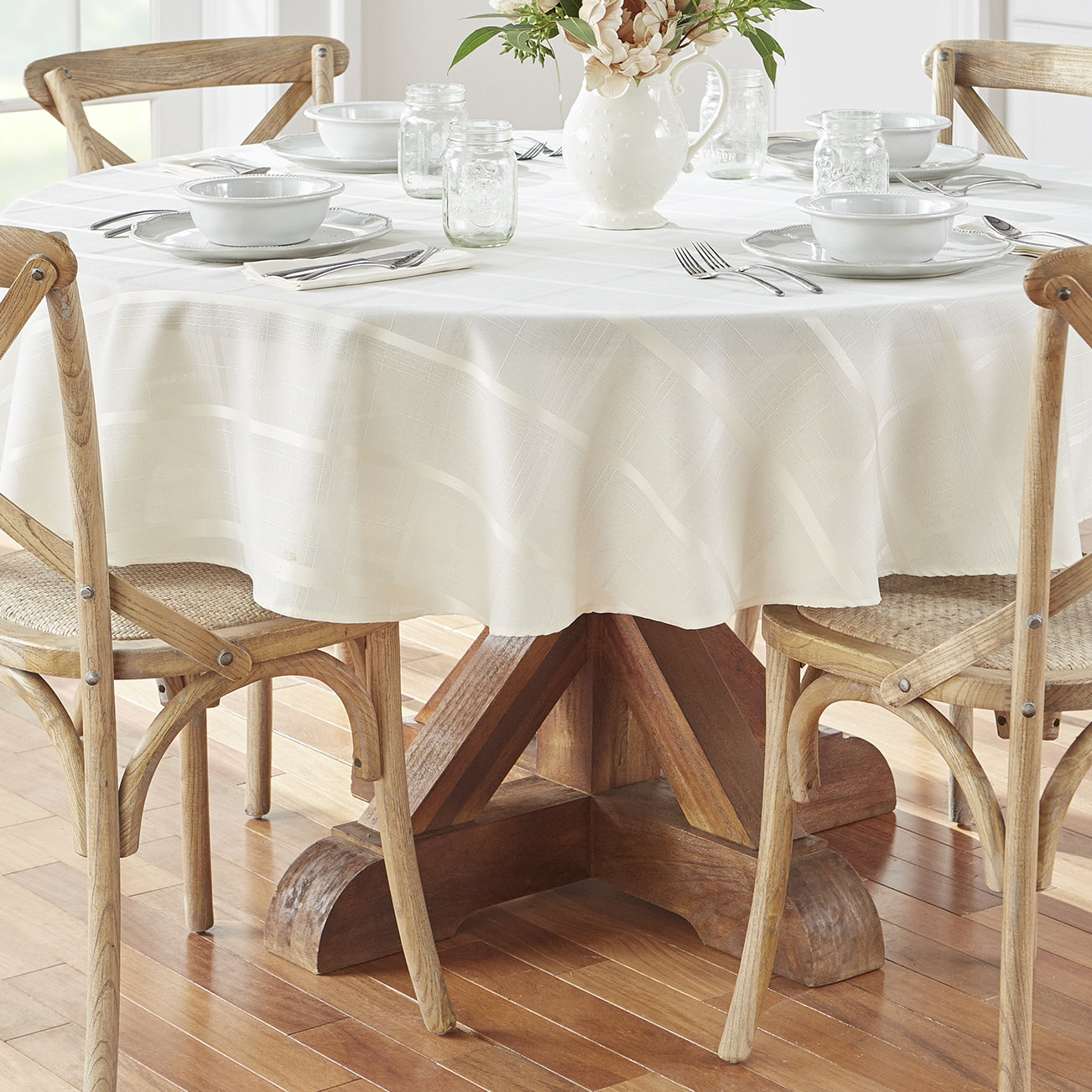 Gracie Oaks Ramiro Elegance Plaid Jacquard Round Tablecloth & Reviews ...