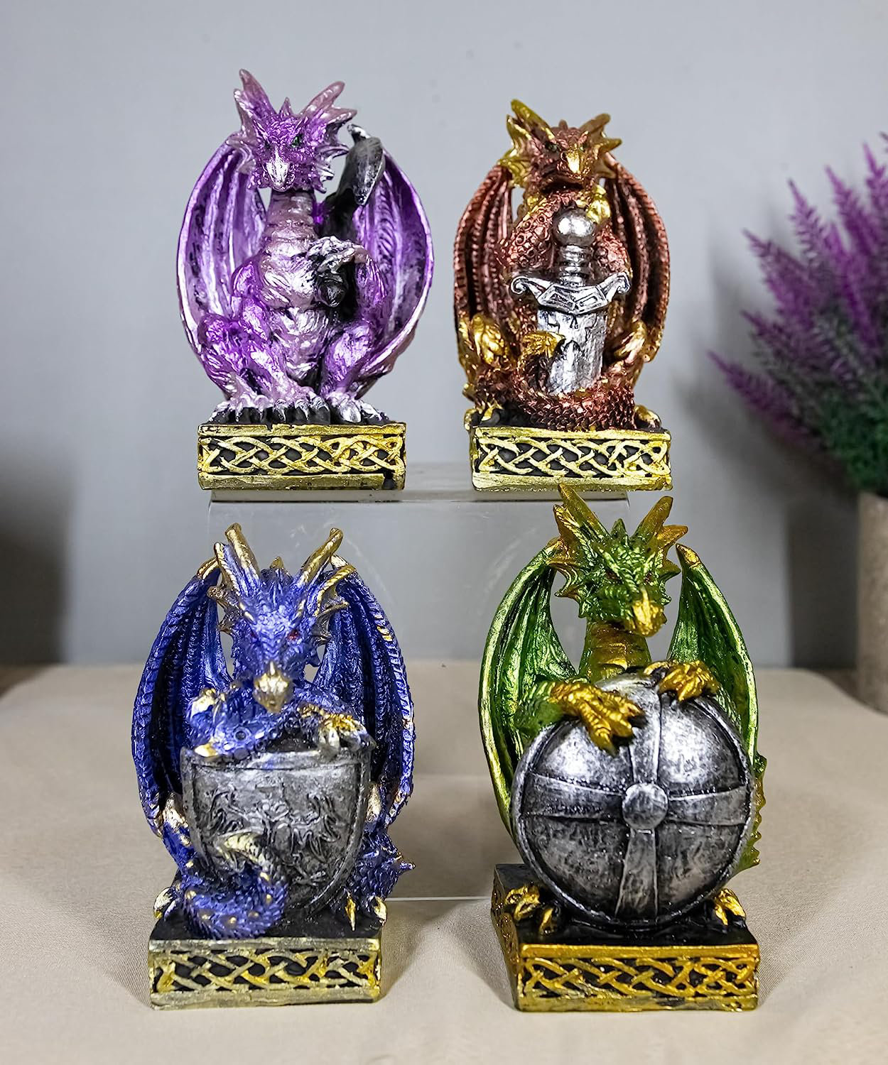 Trinx Ensemble de 4 figurines miniatures colorées Alchimie - Wayfair Canada