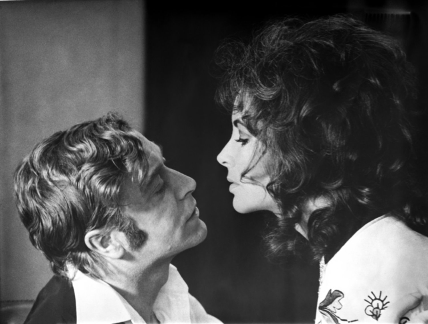 Globe Photos Entertainment & Media Michael Caine Looking at Elizabeth ...