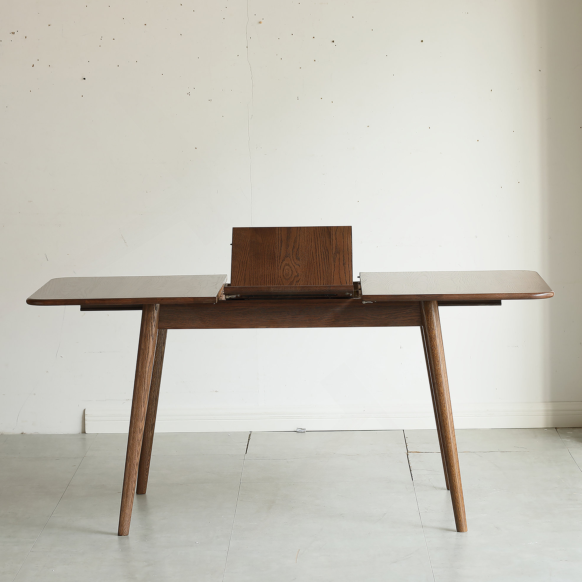 Corrigan Studio® solid oak round corner diagonal leg telescopic table ...