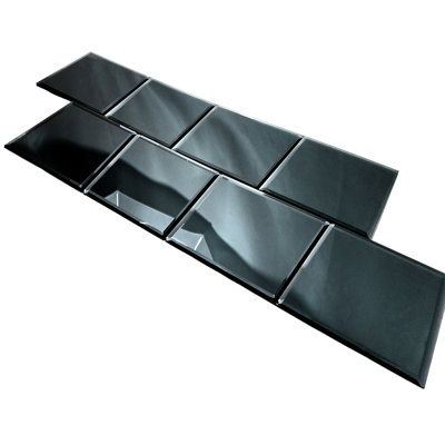 black mirrored backsplash