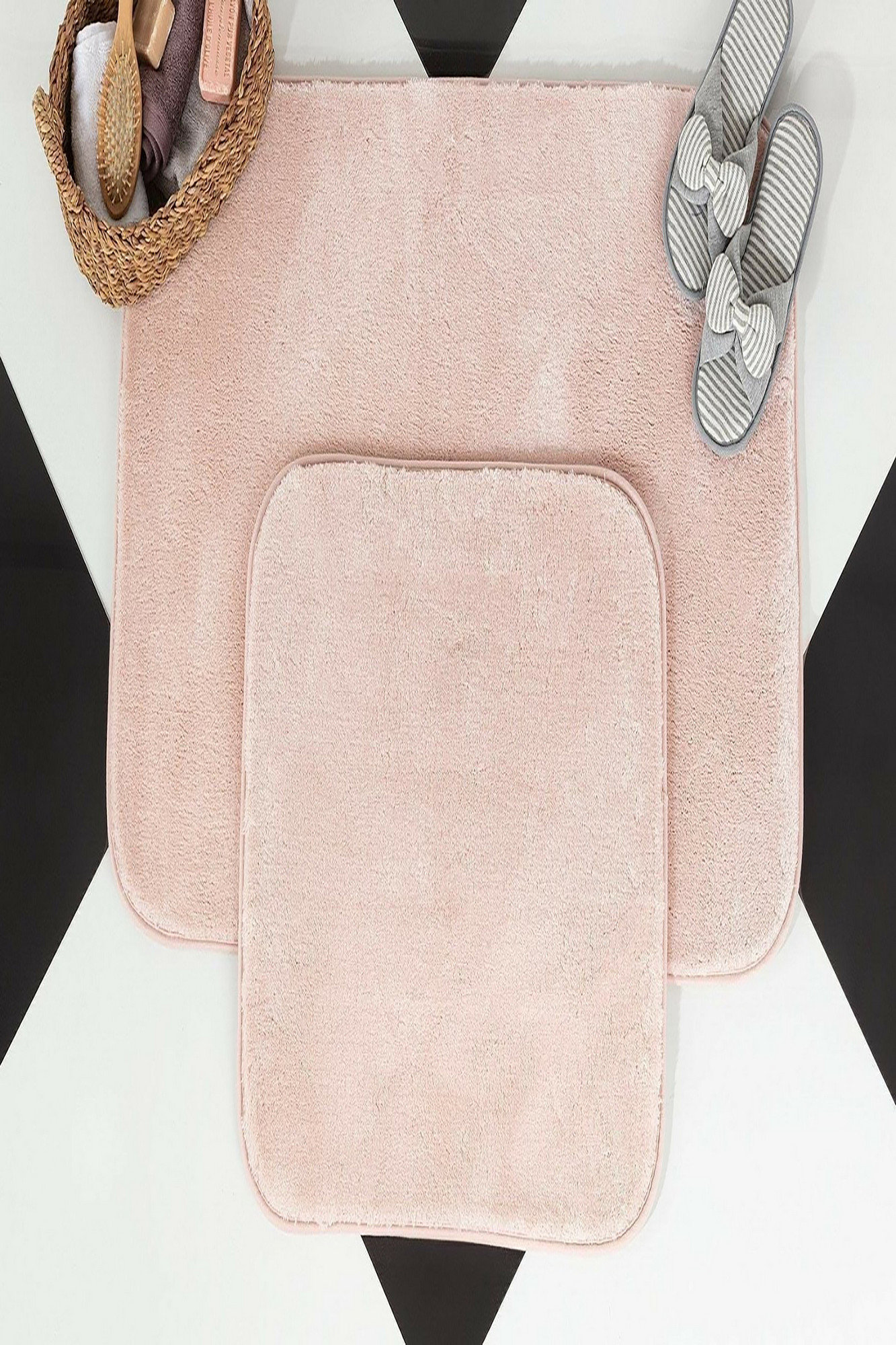 East Urban Home Aune Solid Color Bath Set | Wayfair
