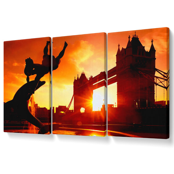 Brayden Studio London Tower Bridge Statue - 3 Piece Wrapped Canvas ...