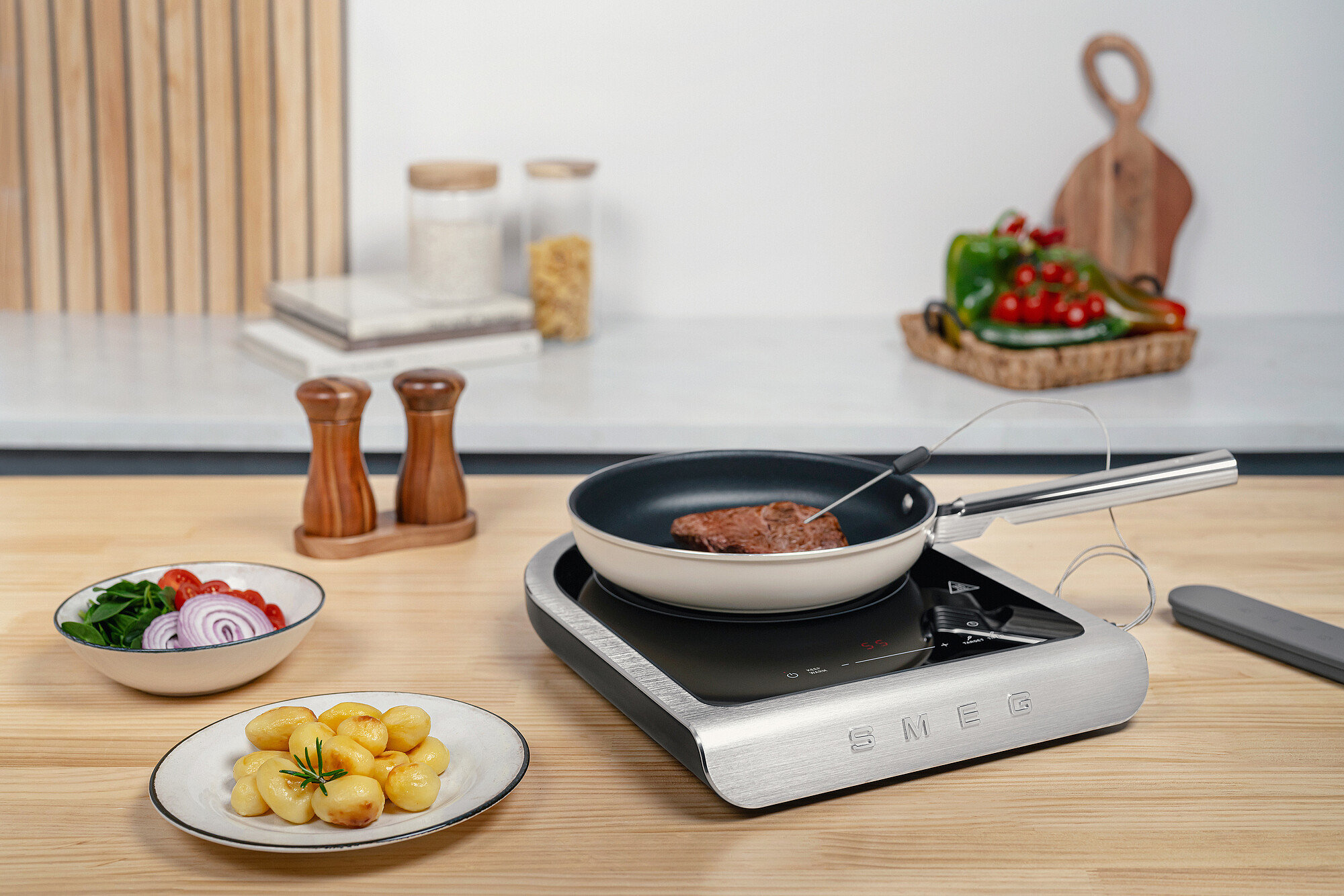 SMEG Contemporary Portable Induction Cooker in Matte Black | Wayfair