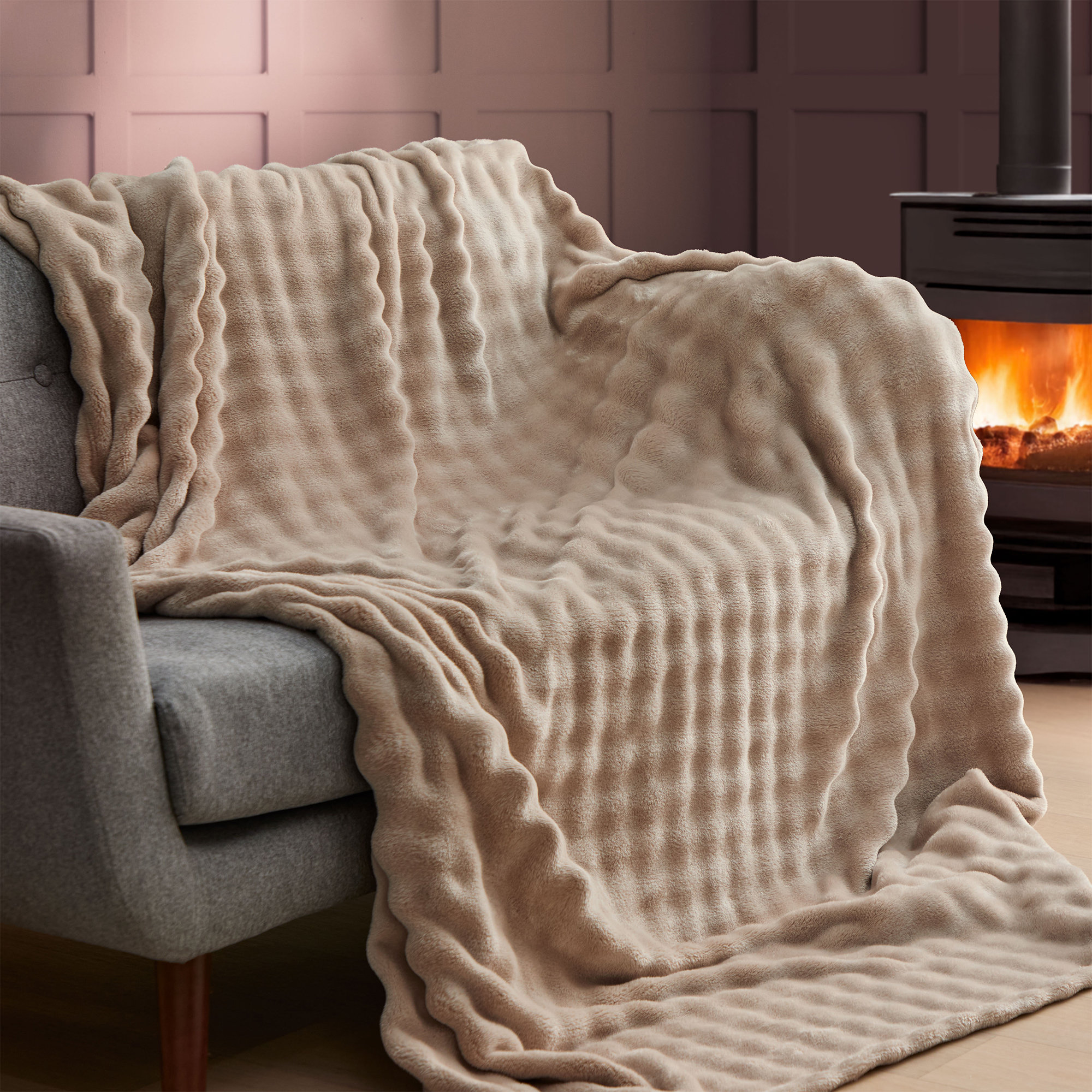 Silentnight Snugsie Giant Throw Bubble Soft Fleece & Reviews | Wayfair ...