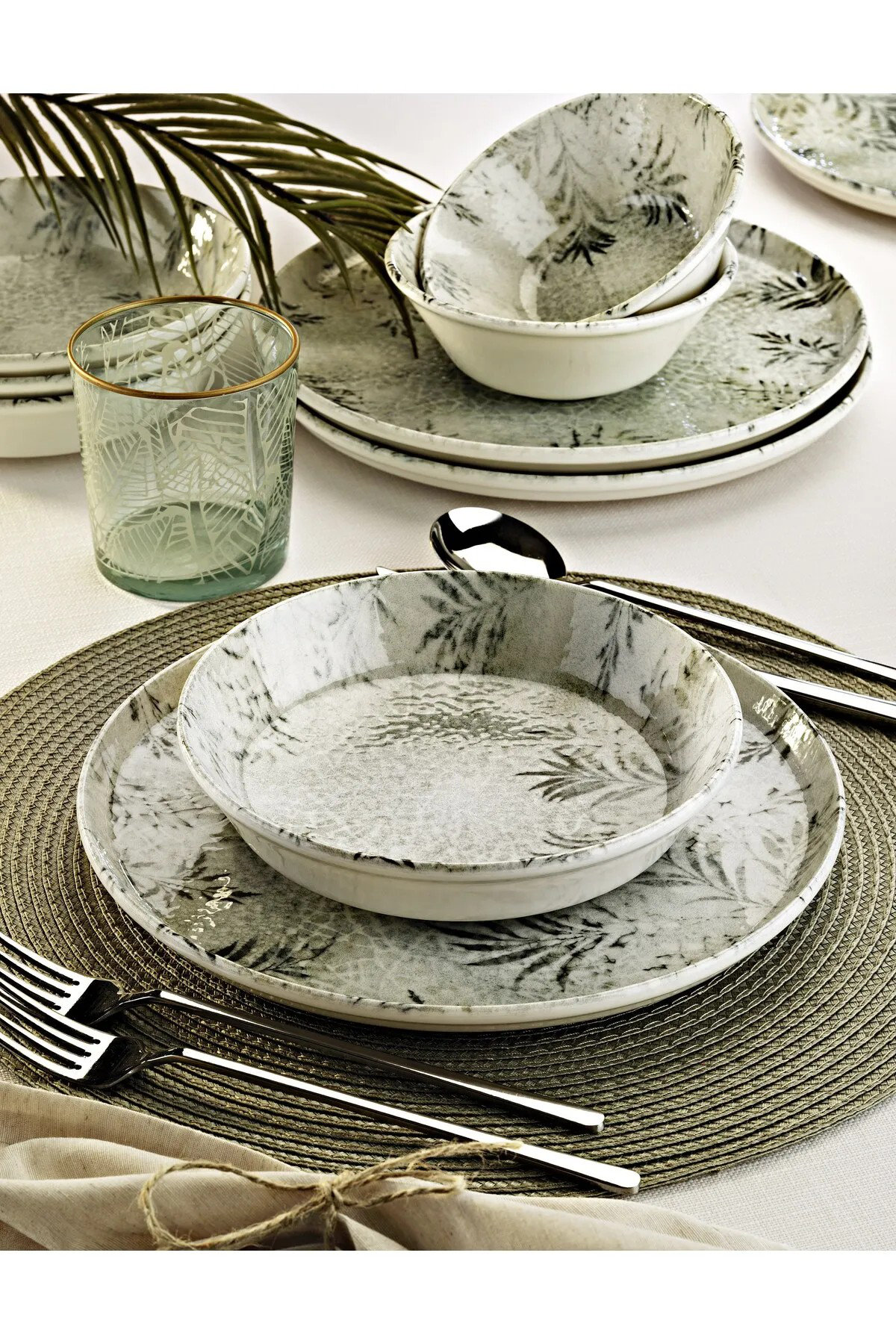 Red Barrel Studio® Dinner Set (18 Pieces) | Wayfair