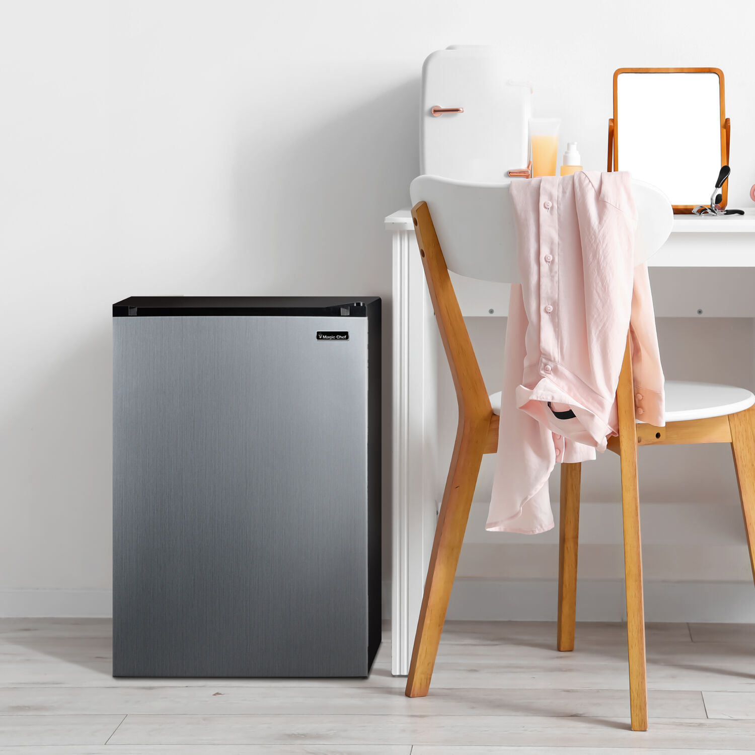 Magic Chef 4.4-cu. ft. Mini Fridge in , Small Compact All Refrigerator ...