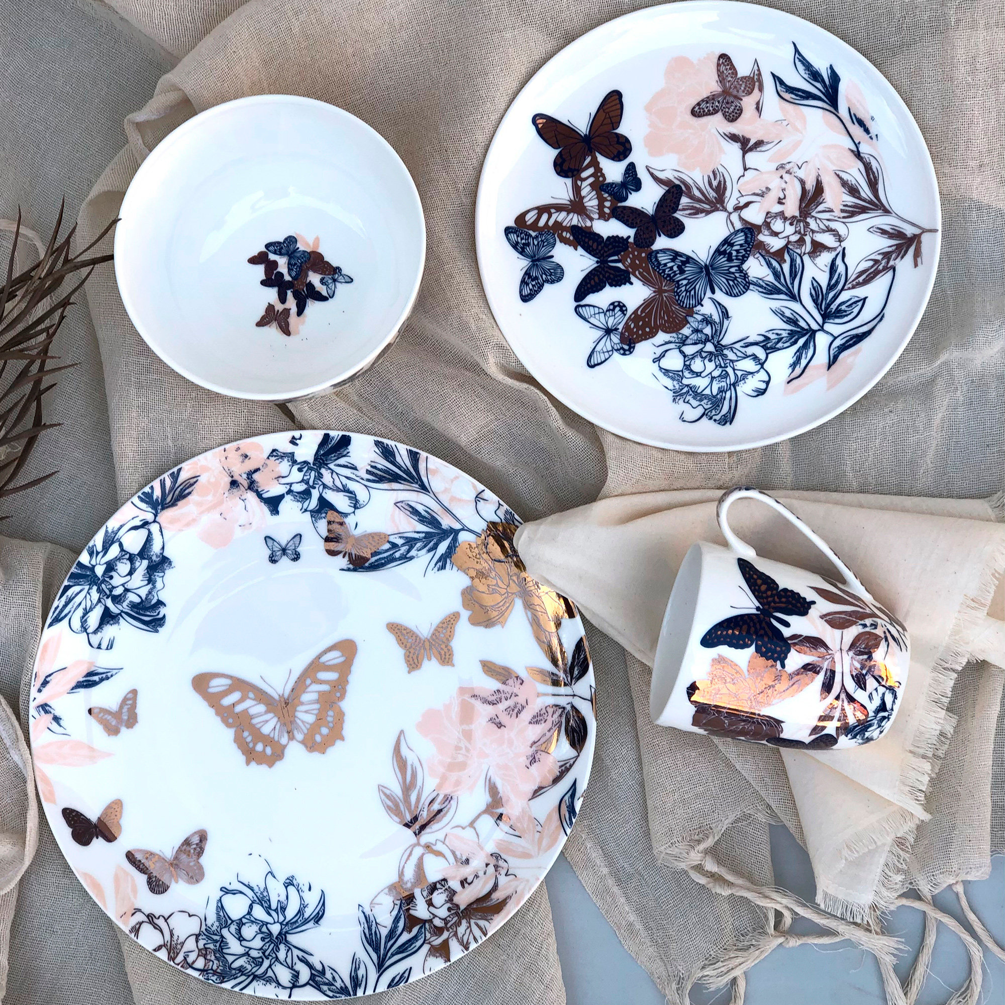 Rosalind Wheeler Alhana 16 Piece Bone China Dinnerware Set, Service for ...