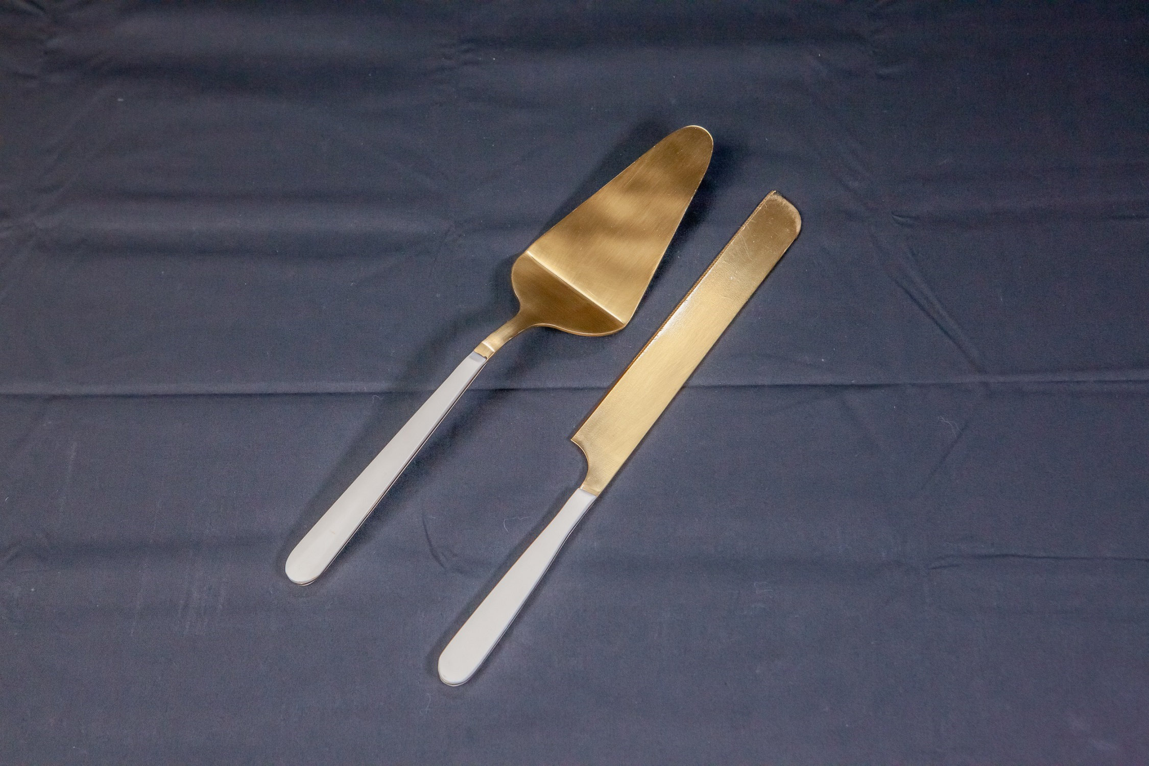 Willa Arlo™ Interiors Brockett 2 Piece Cake Serving Set | Wayfair