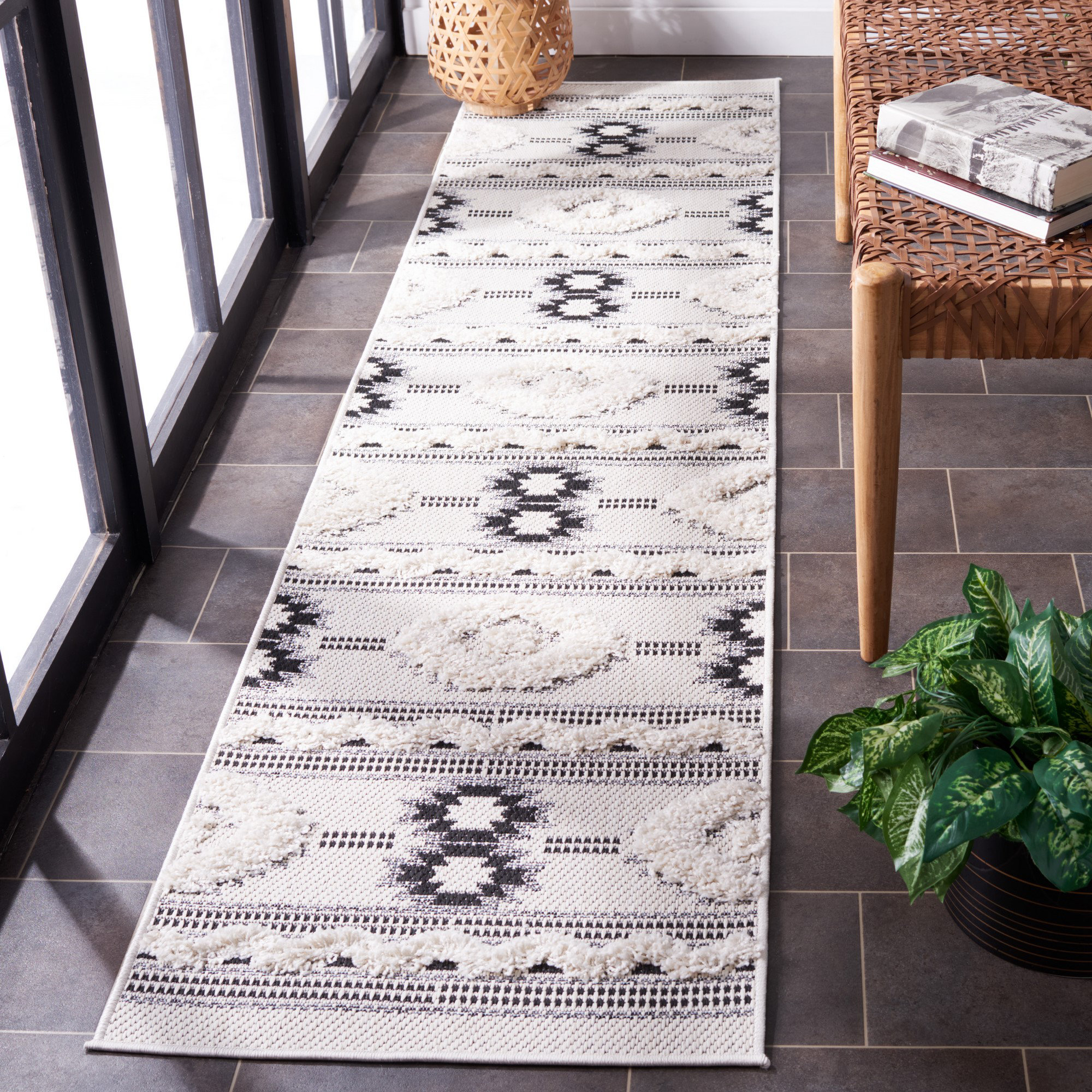 Lark Manor™ Oumar Area Rug in Ivory/Black & Reviews | Wayfair