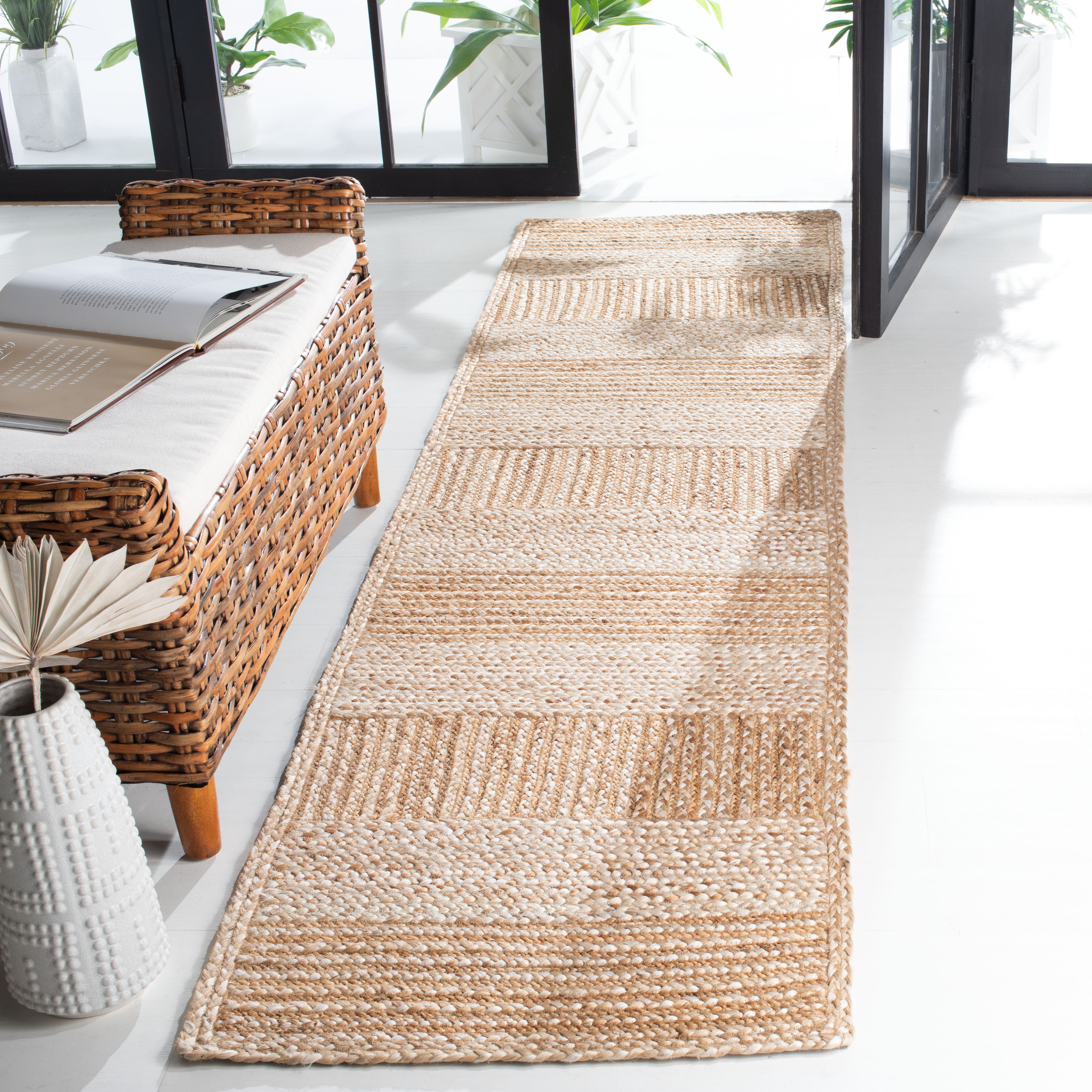 Bay Isle Home™ Tapis en jute et coton tissés à plat en fibre naturelle chesnut avec tapis rayé ...