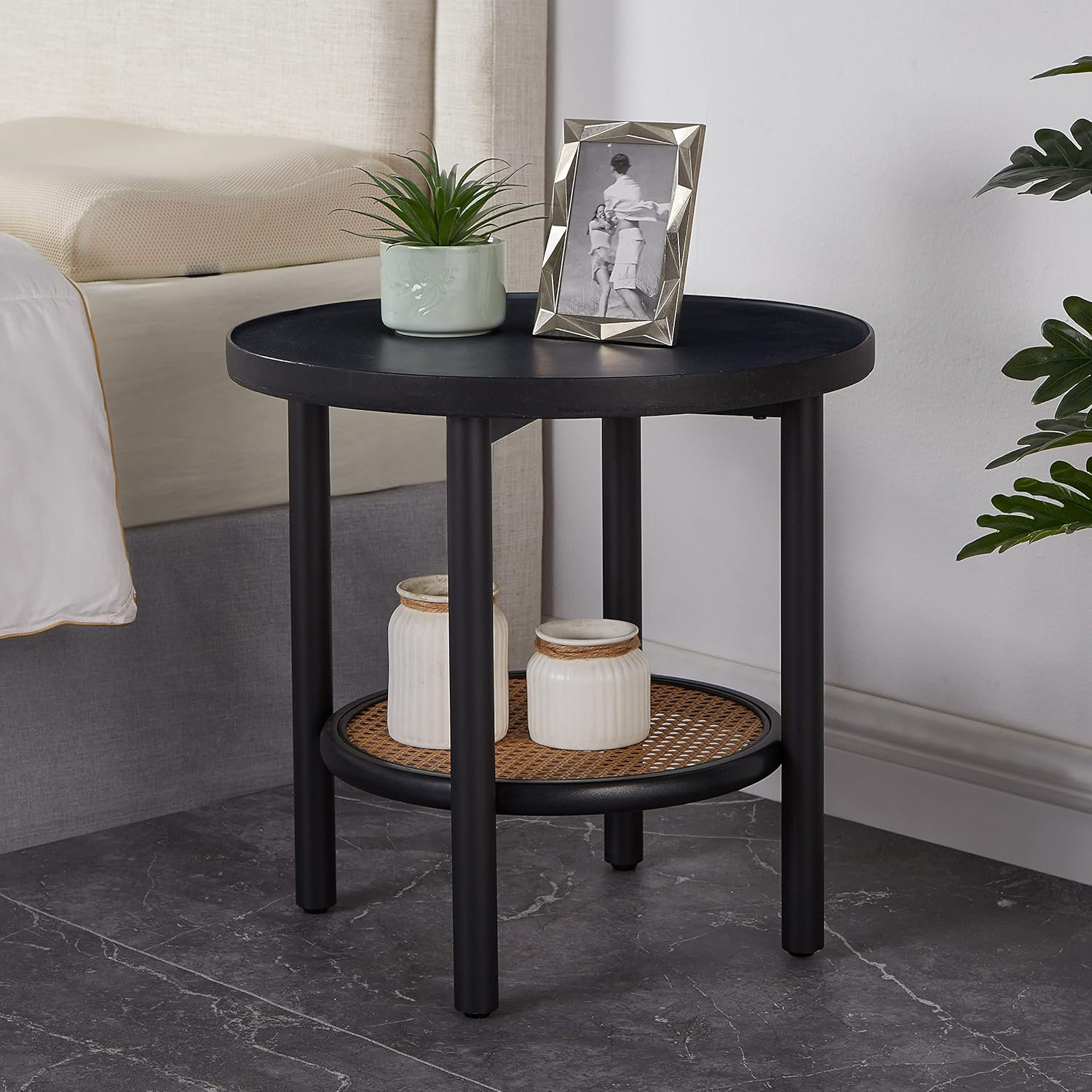 Bayou Breeze Table d'appoint ronde ronde avec tablette en rotin - P 19 ...