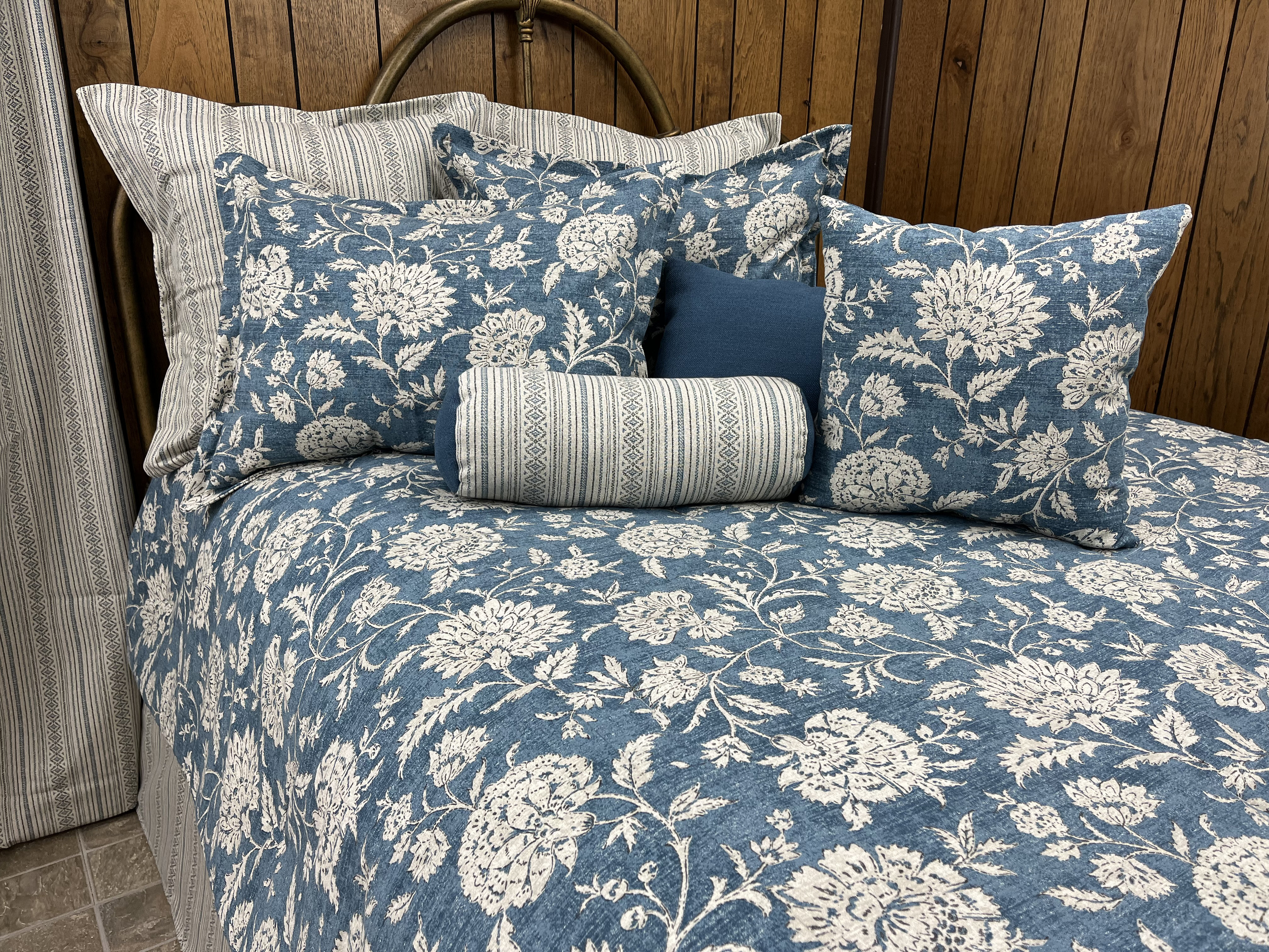 Victor Mill Brisia blue denim floral daybed comforter set | Wayfair