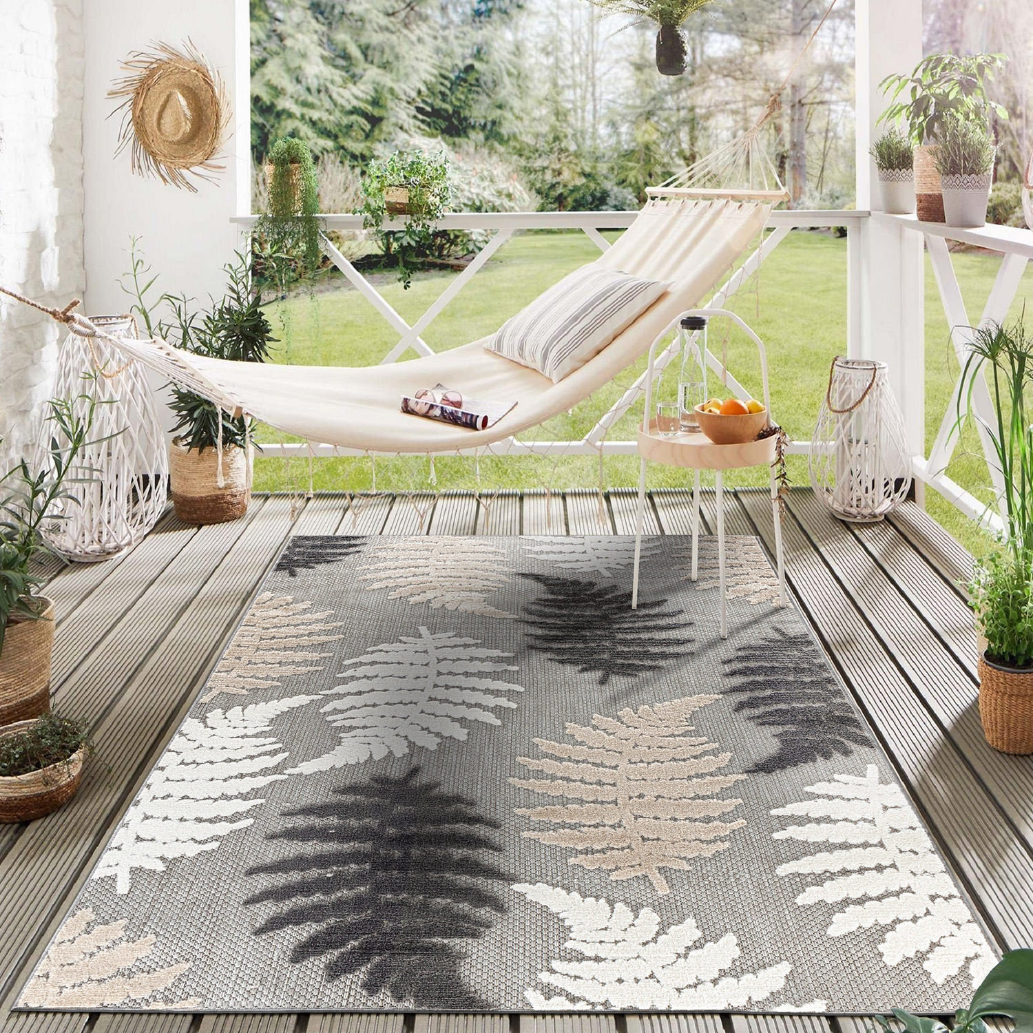 Beachcrest Home Tapis intérieur / extérieur à motif floral Scribner ivoire / gris / beige et ...
